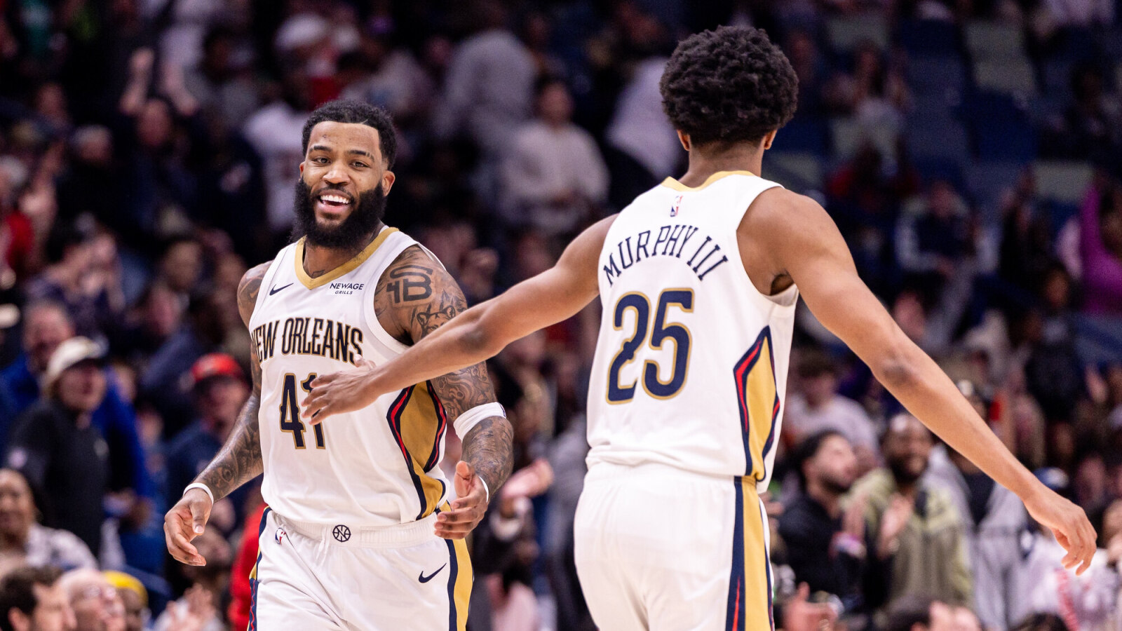 Lucah kelab tinggi batu