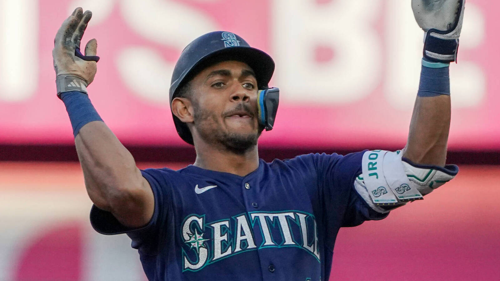 Julio Rodriguez makes MLB history following 5-for-5 day | Yardbarker