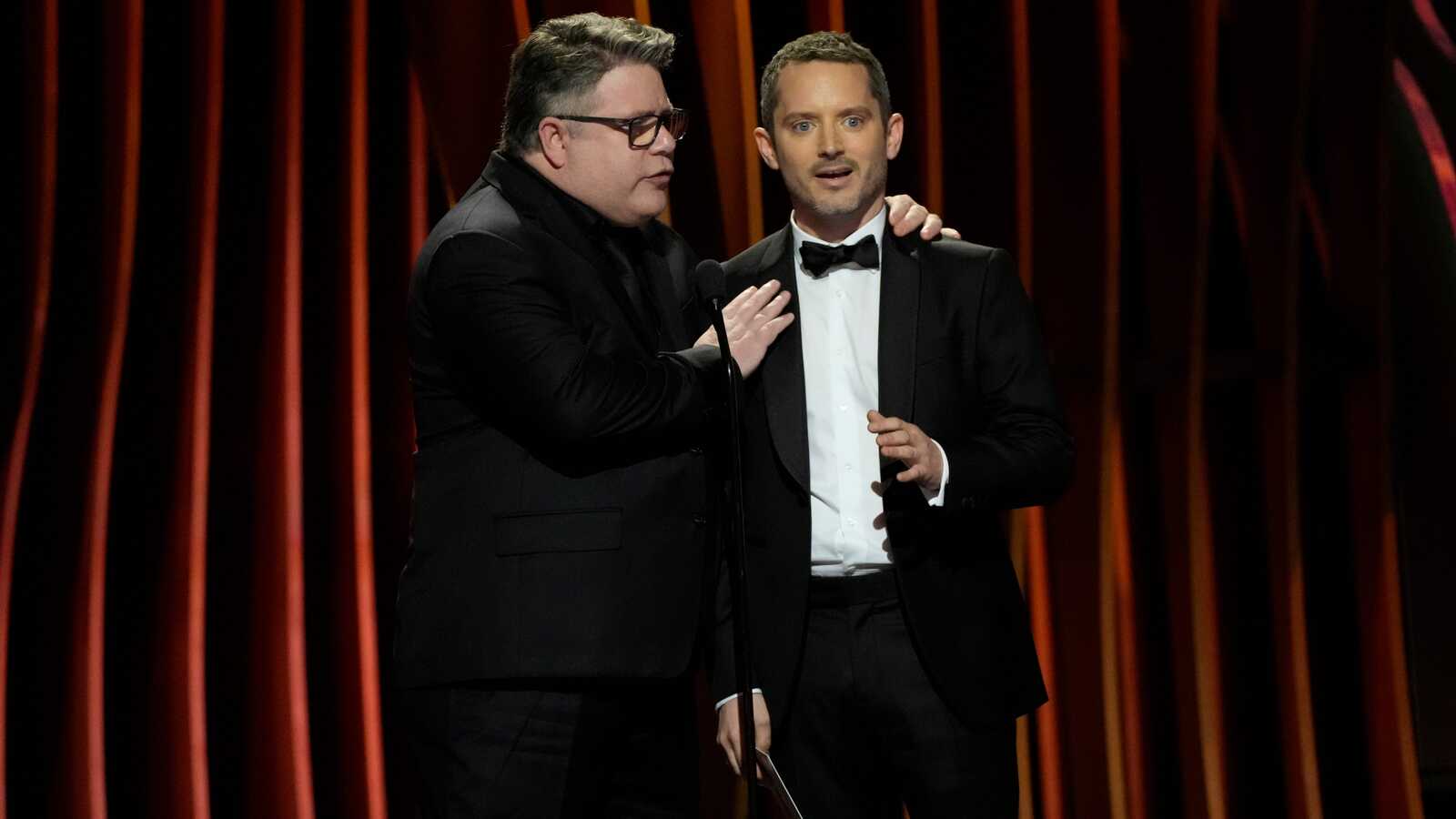 THE LORD OF THE RINGS Hobbits (And Legolas) Share Reunion Photos of a ...