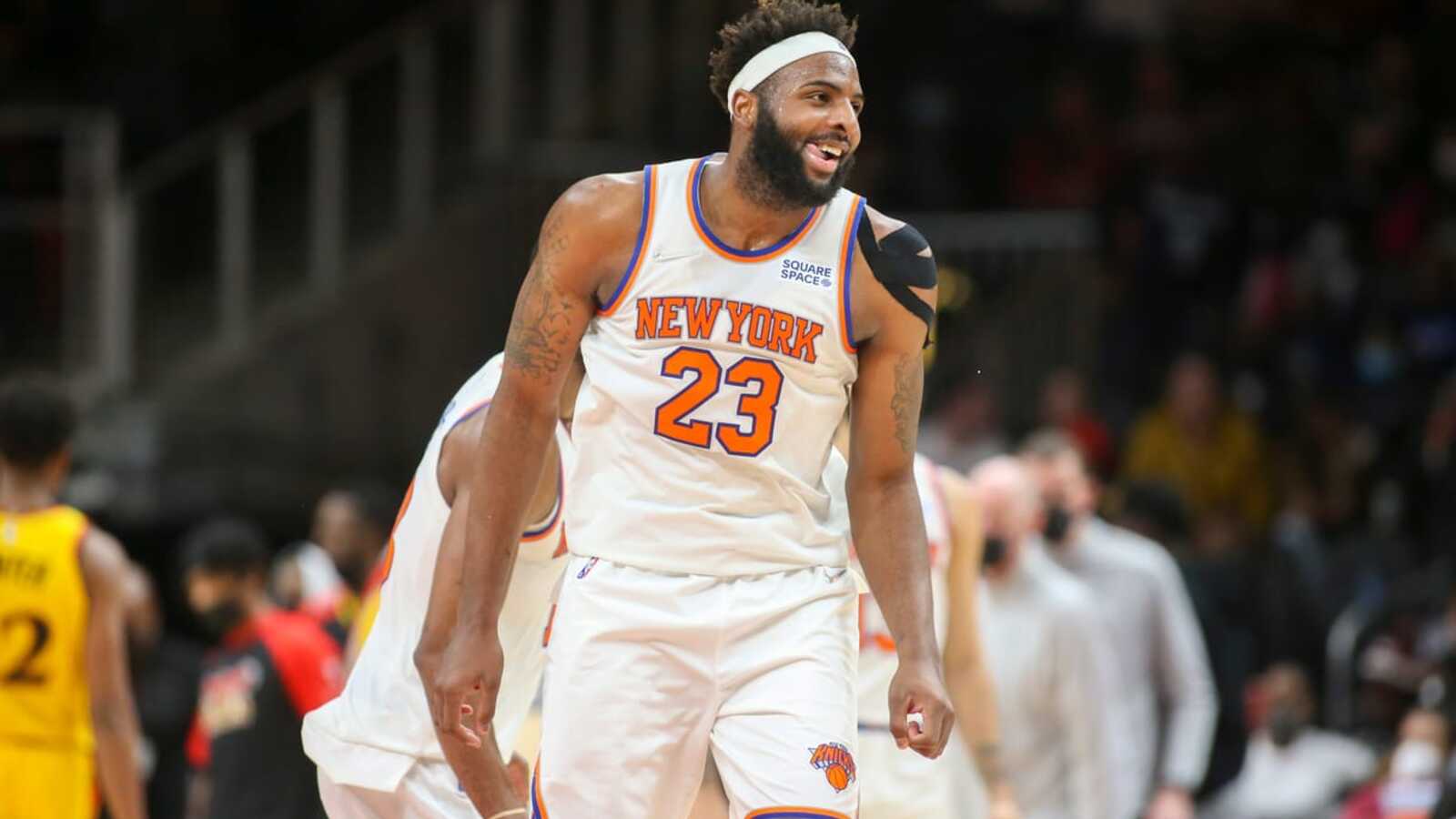 Knicks stand pat at deadline in hopes of star center regaining form ...