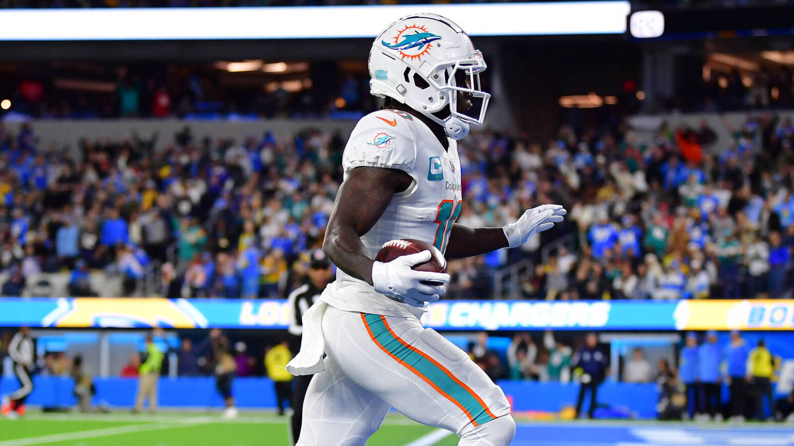 Watch: Dolphins' WR Tyreek Hill recovers fumble, runs for 57-yard TD | Yardbarker