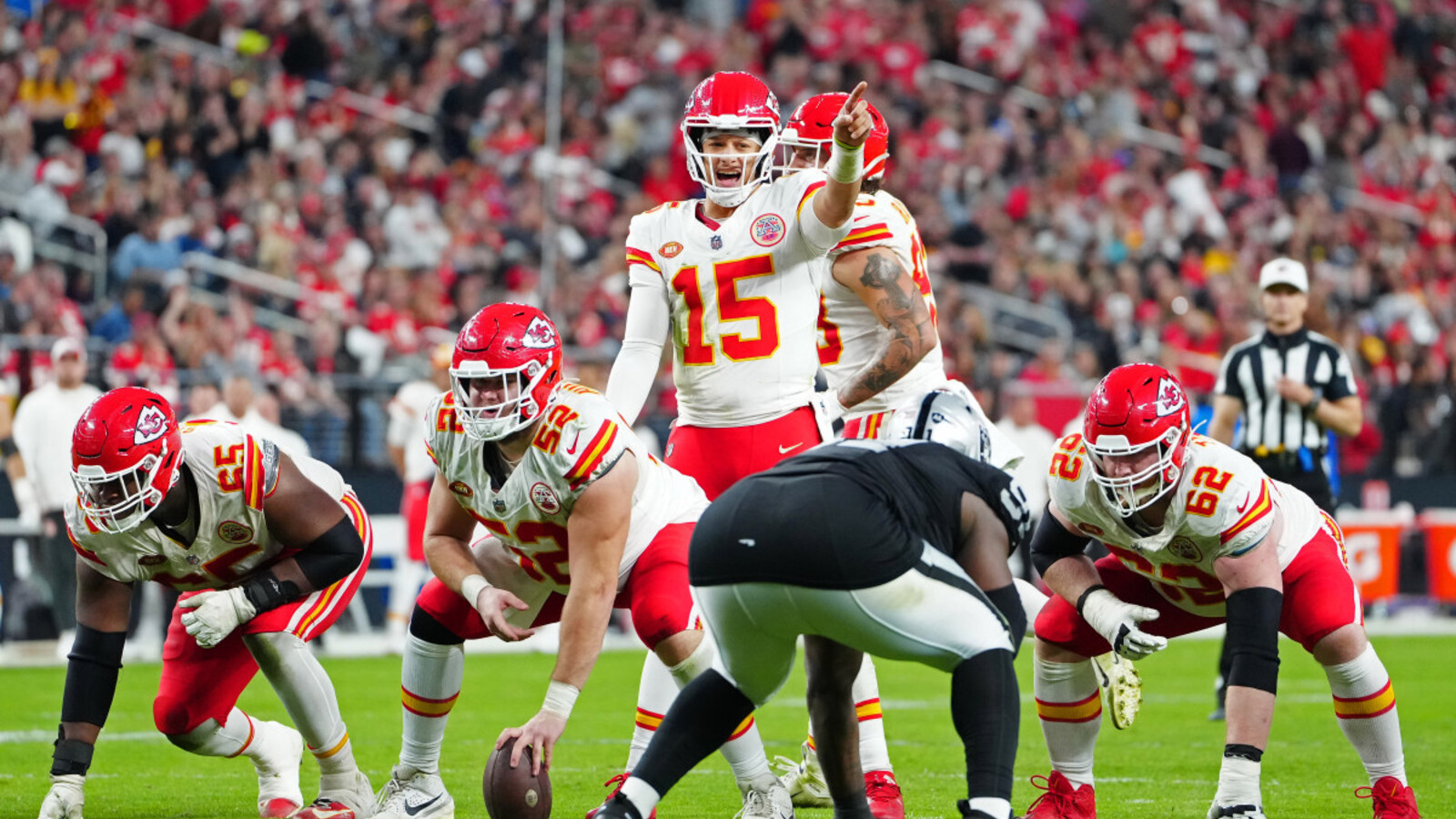 Patrick Mahomes Gives Huge Gifts to His Offensive Linemen | Yardbarker