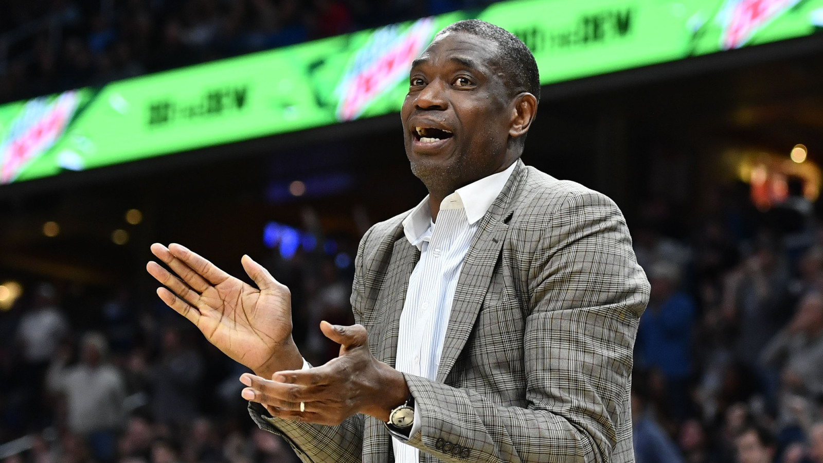 How Dikembe Mutombo came up with iconic finger wag | Yardbarker