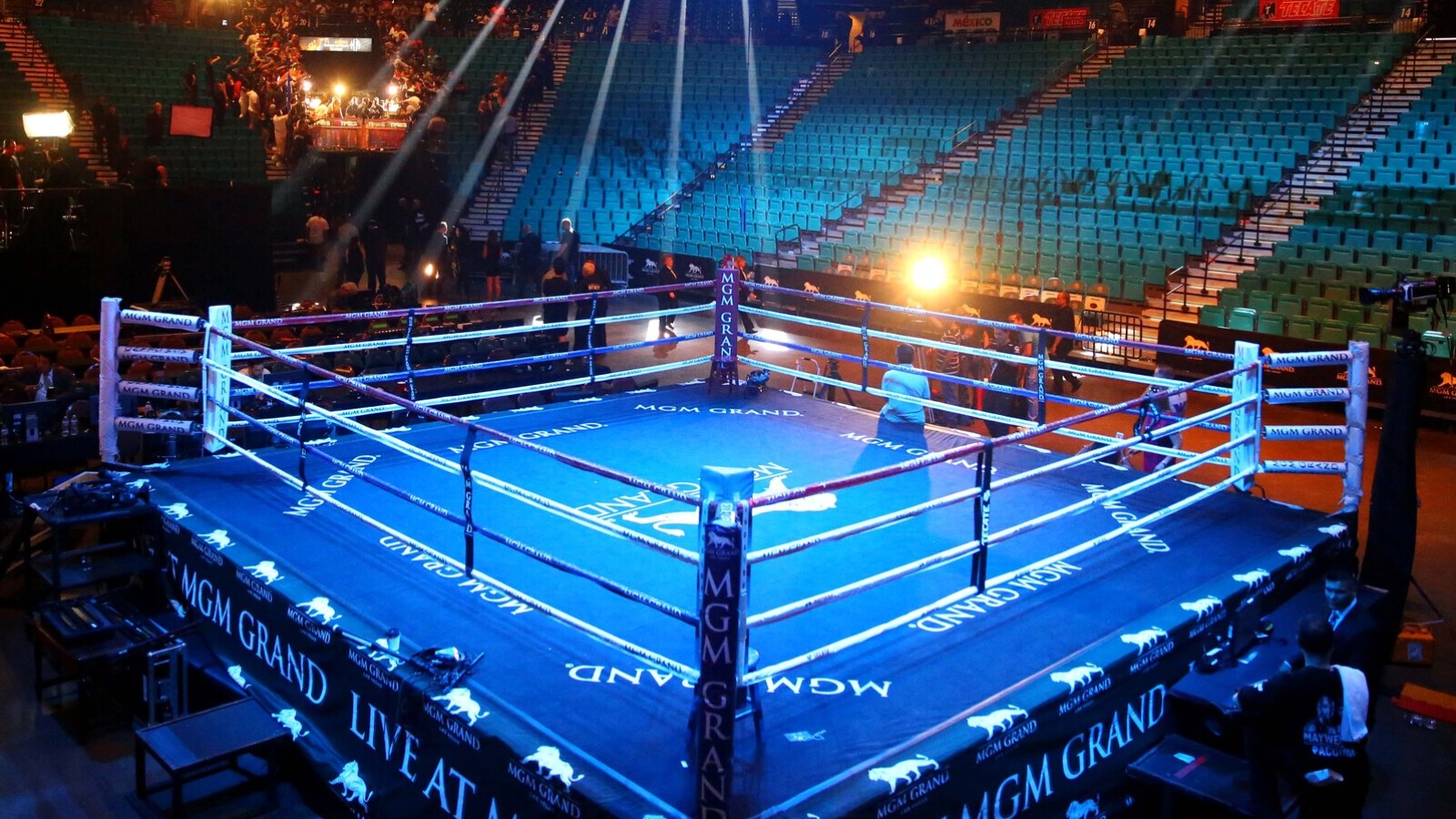 Rising boxing heavyweight star set to land world title fight | Yardbarker
