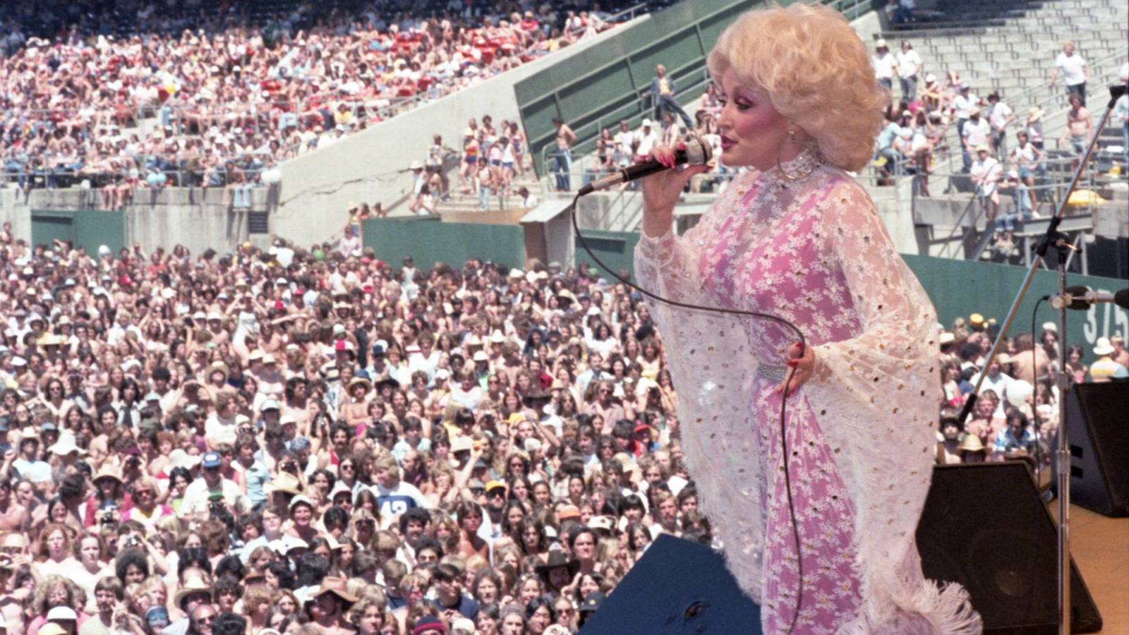 The essential Dolly Parton playlist | Yardbarker