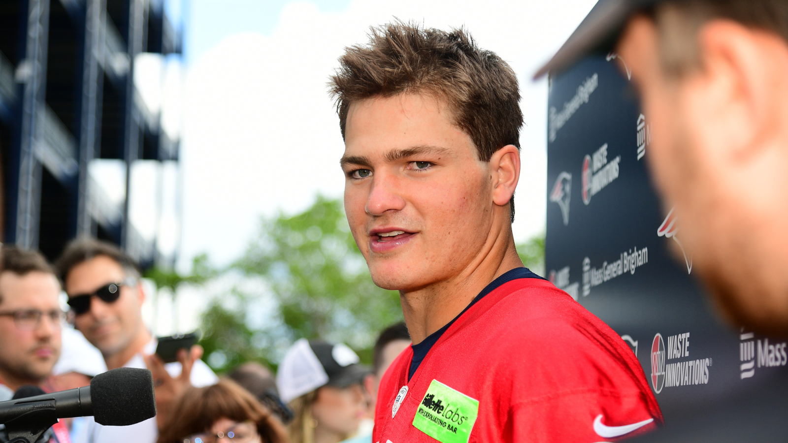 Report expands on how Patriots are developing Maye as a backup | Yardbarker