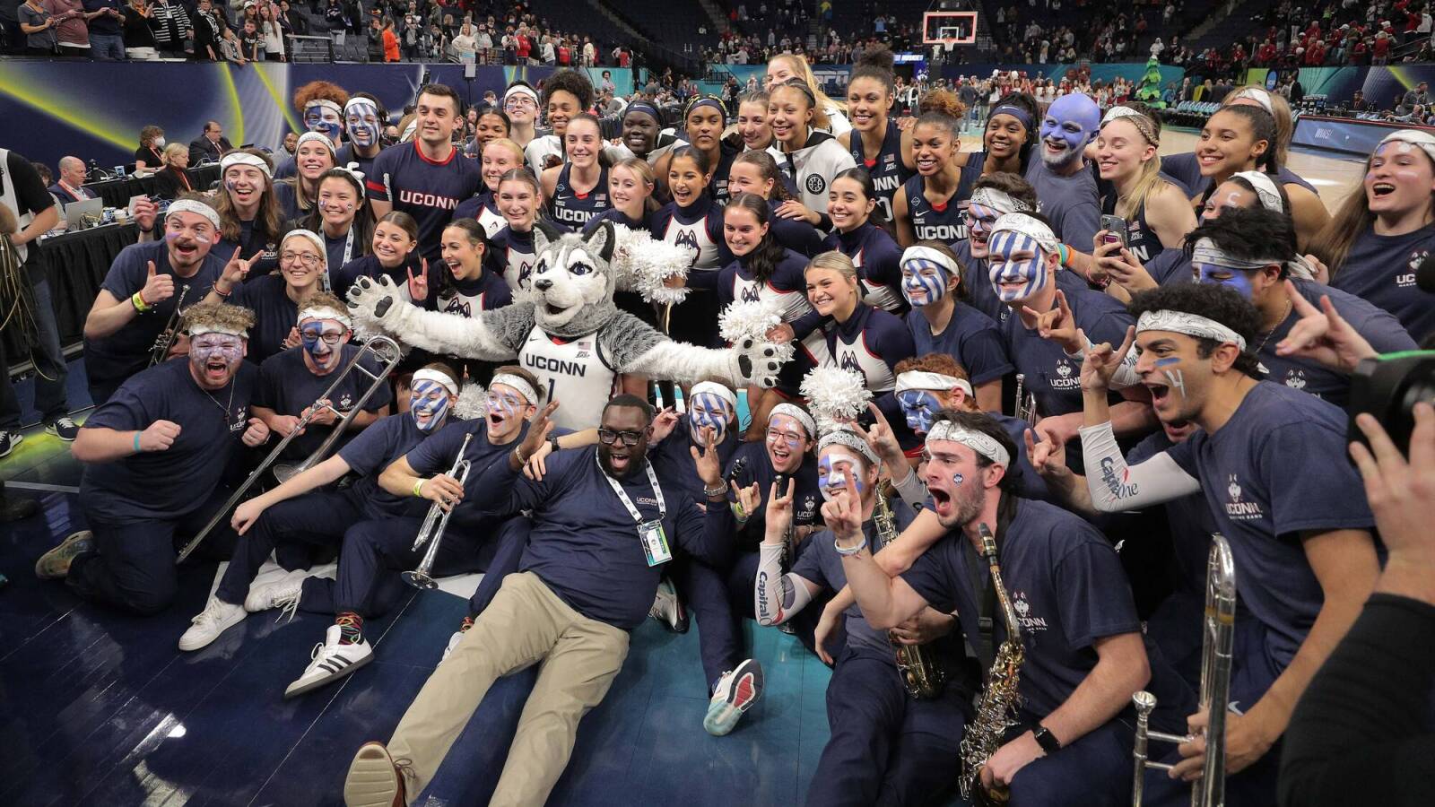 UConn knocks off Stanford to advance to title game | Yardbarker