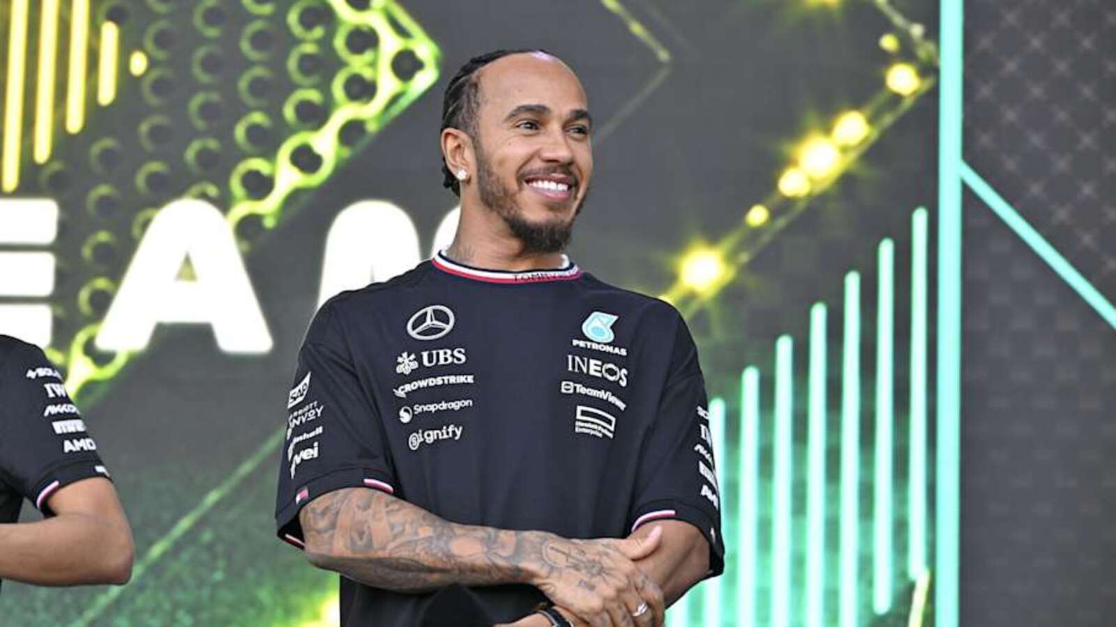 Jeremy Clarkson Responds to Lewis Hamilton's Epic Ferrari Photo ...