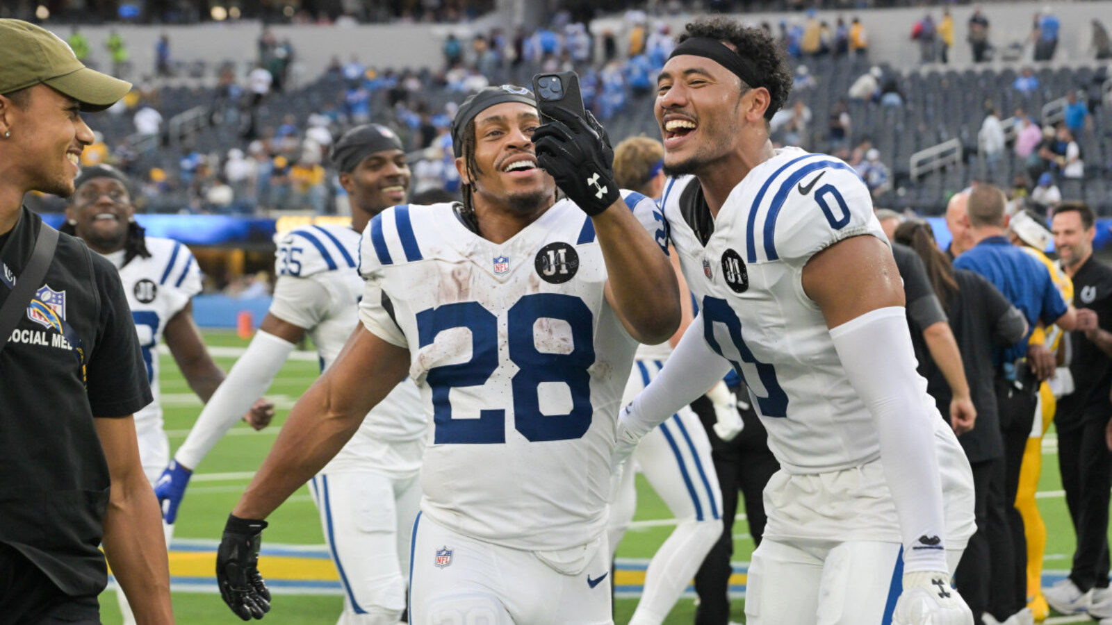 Before traveling home to Indy the Colts hilariously trolled the Chargers after their domiant win ...