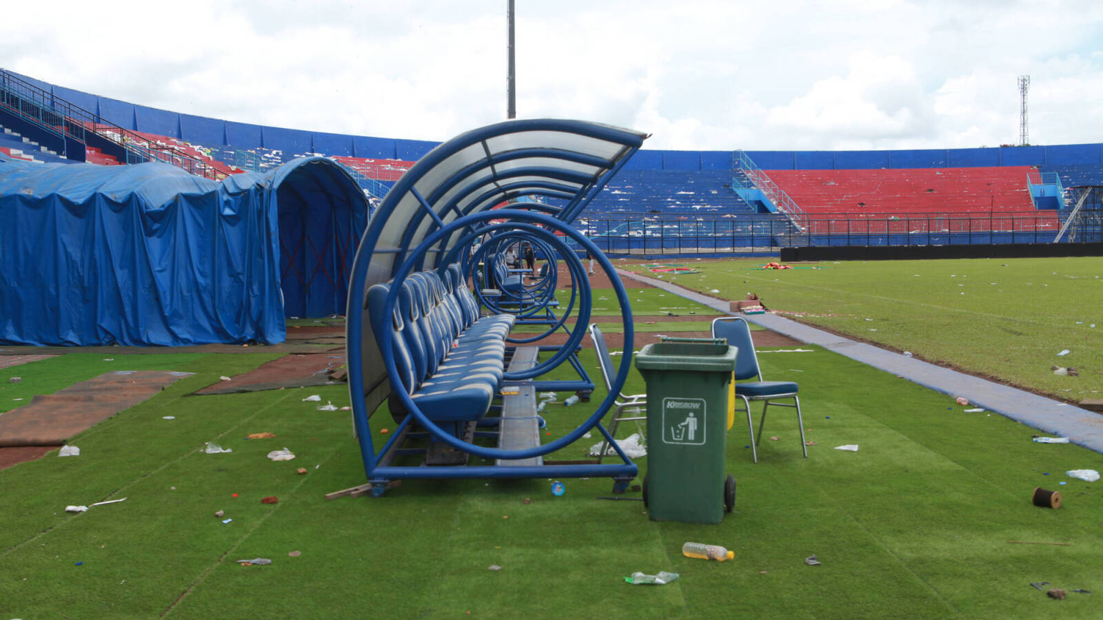 Site of deadly soccer stampede in Indonesia to be destroyed | Yardbarker