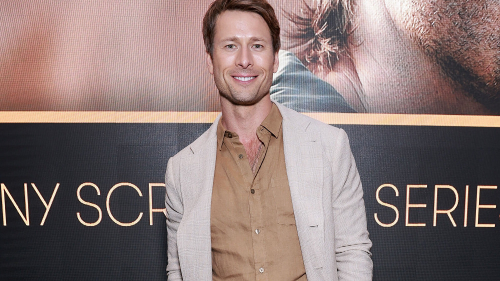 Glen Powell leans on Tom Cruise for career advice | Yardbarker
