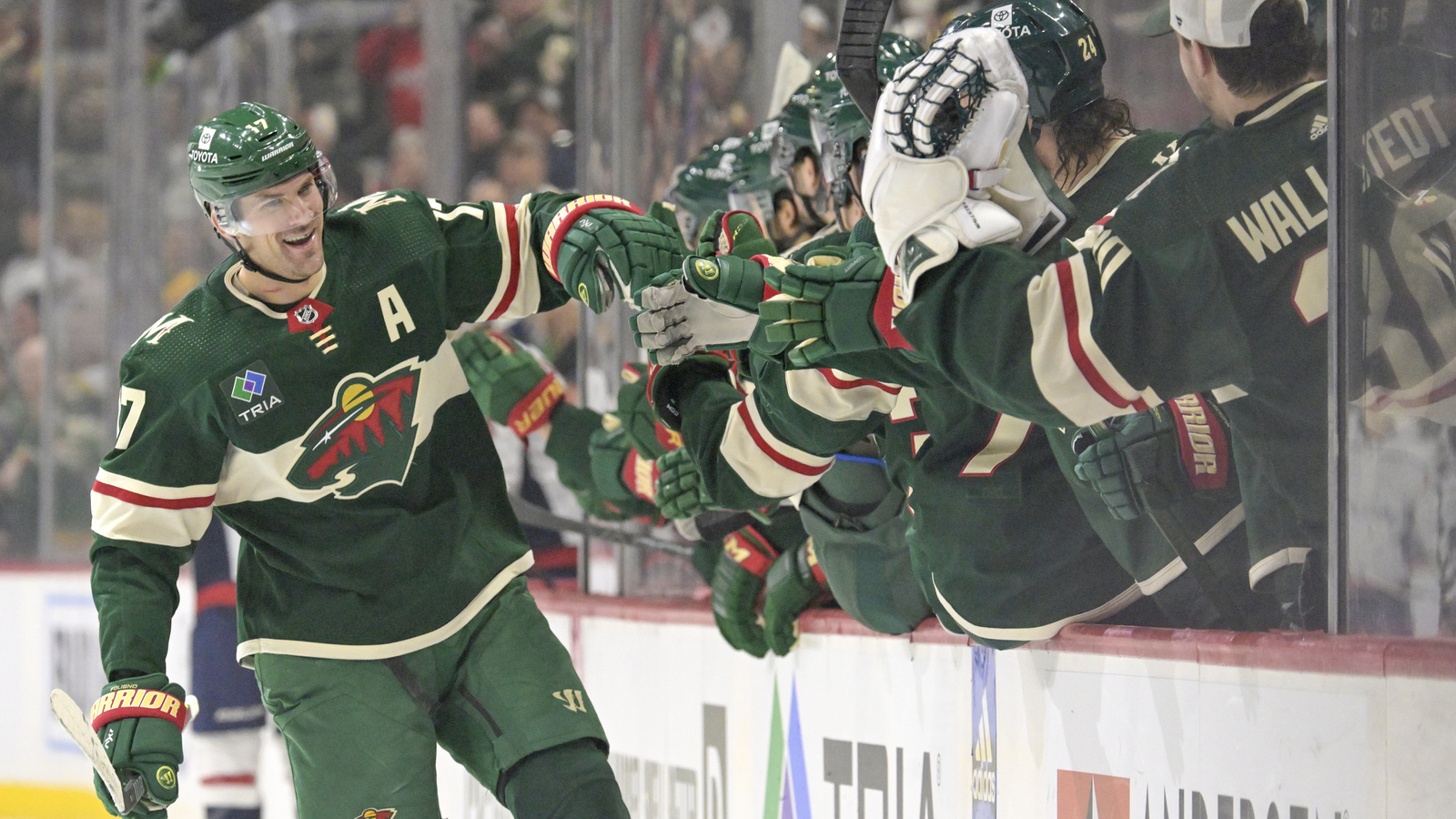 Marcus Foligno Bests Nick in Wild’s Win Over Blackhawks | Yardbarker
