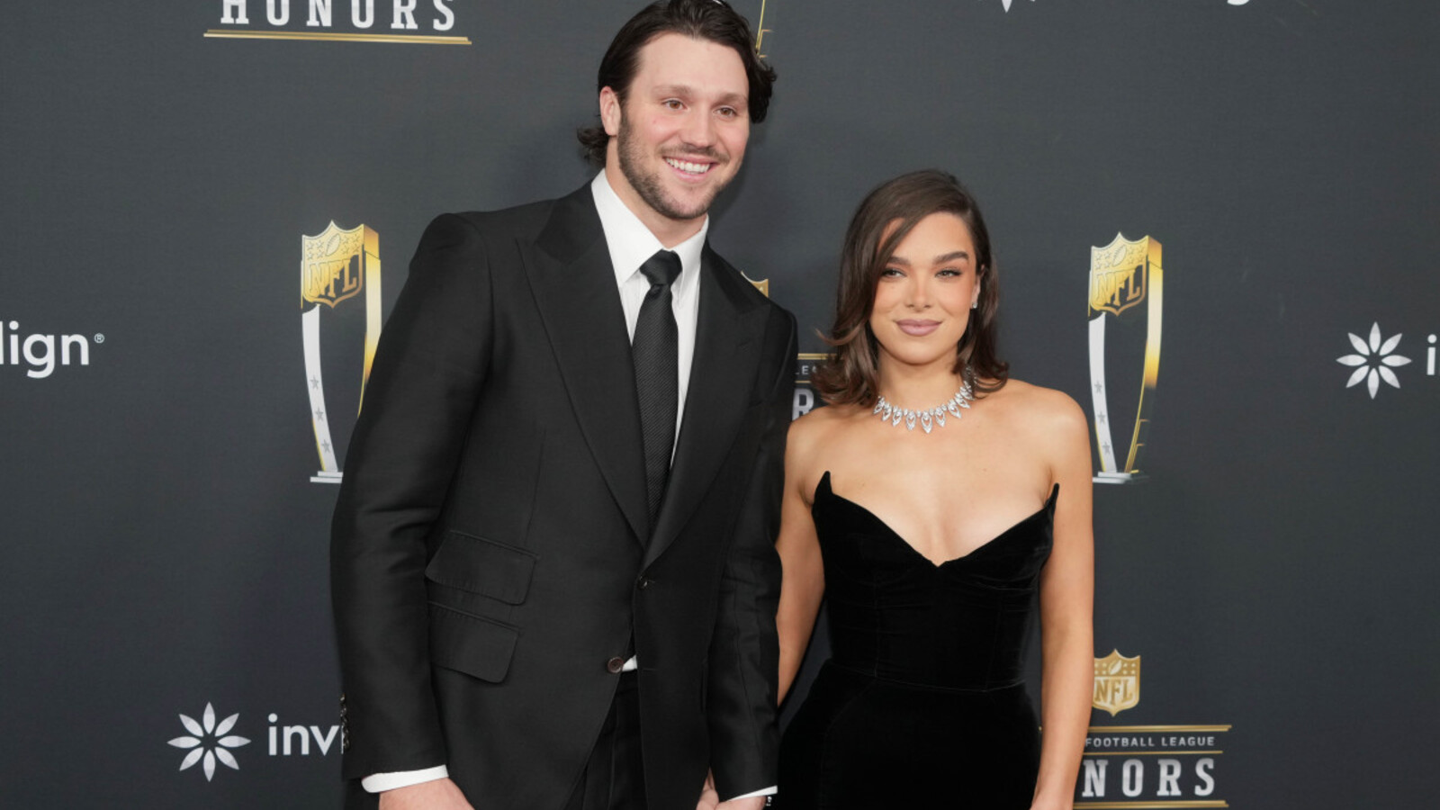 Hailee Steinfeld Takes Shot at Buffalo Bills' AFC East Rivals | Yardbarker