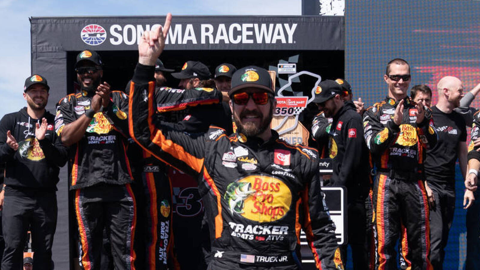 Truex establishes himself as contender with Sonoma win | Yardbarker