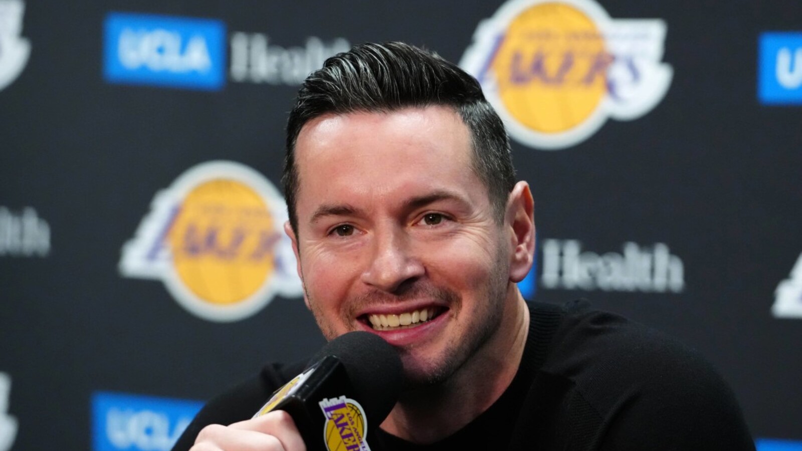 JJ Redick's Real Thoughts About Deandre Ayton Resurfaced After Lakers ...