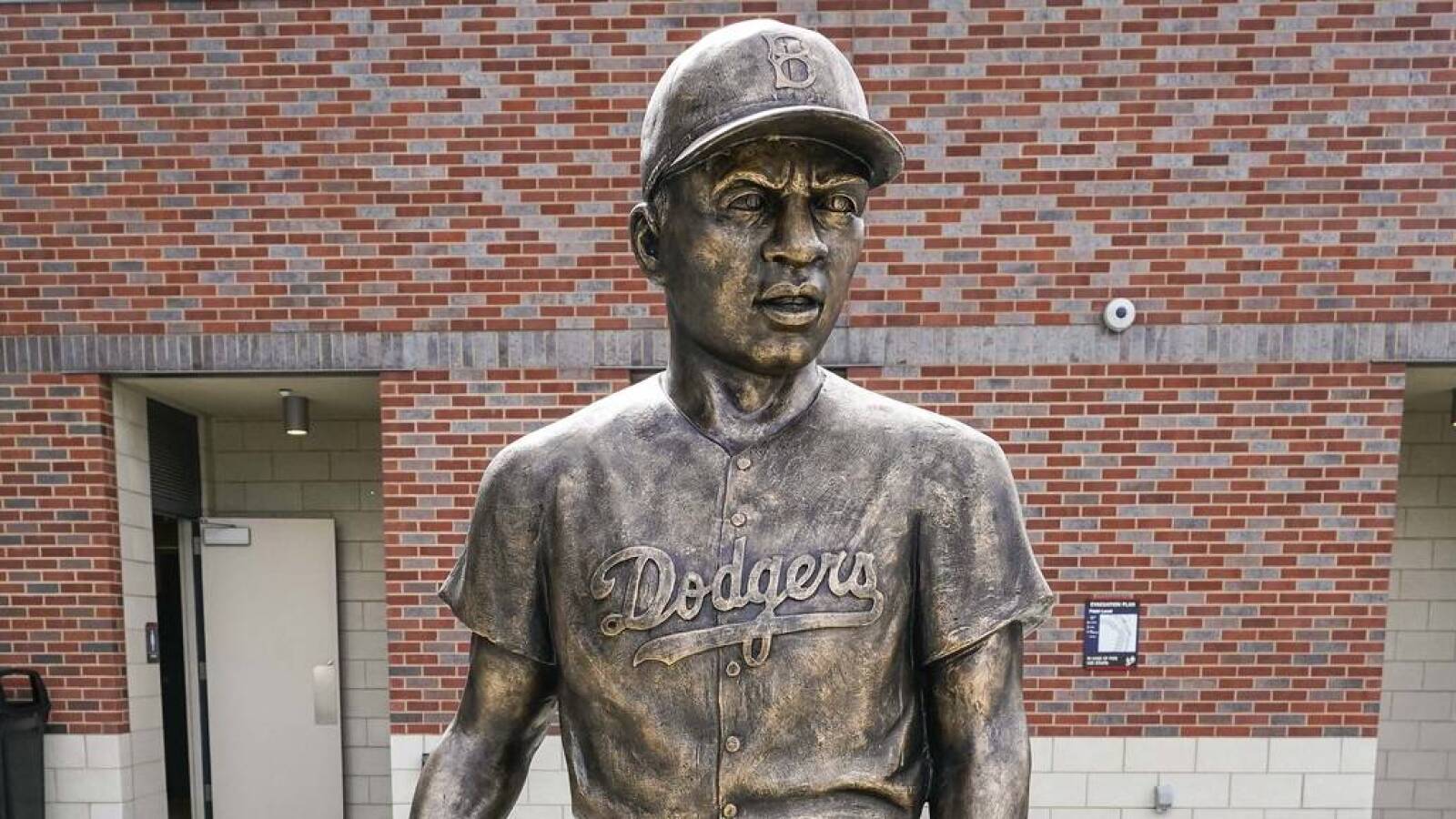 Statue of Jackie Robinson stolen in Kansas | Yardbarker