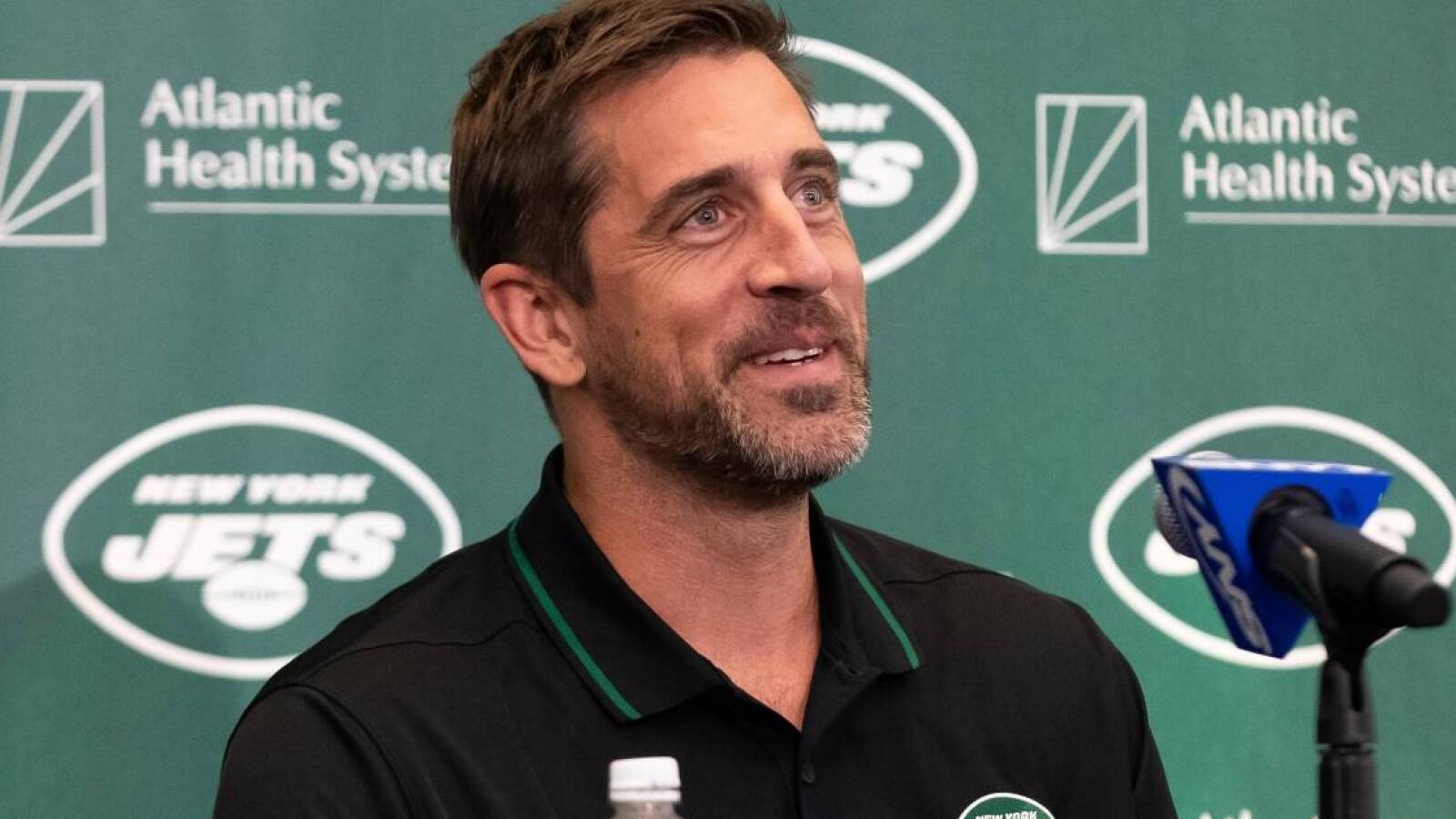 Aaron Rodgers reveals who he still keeps up with in Packers ...