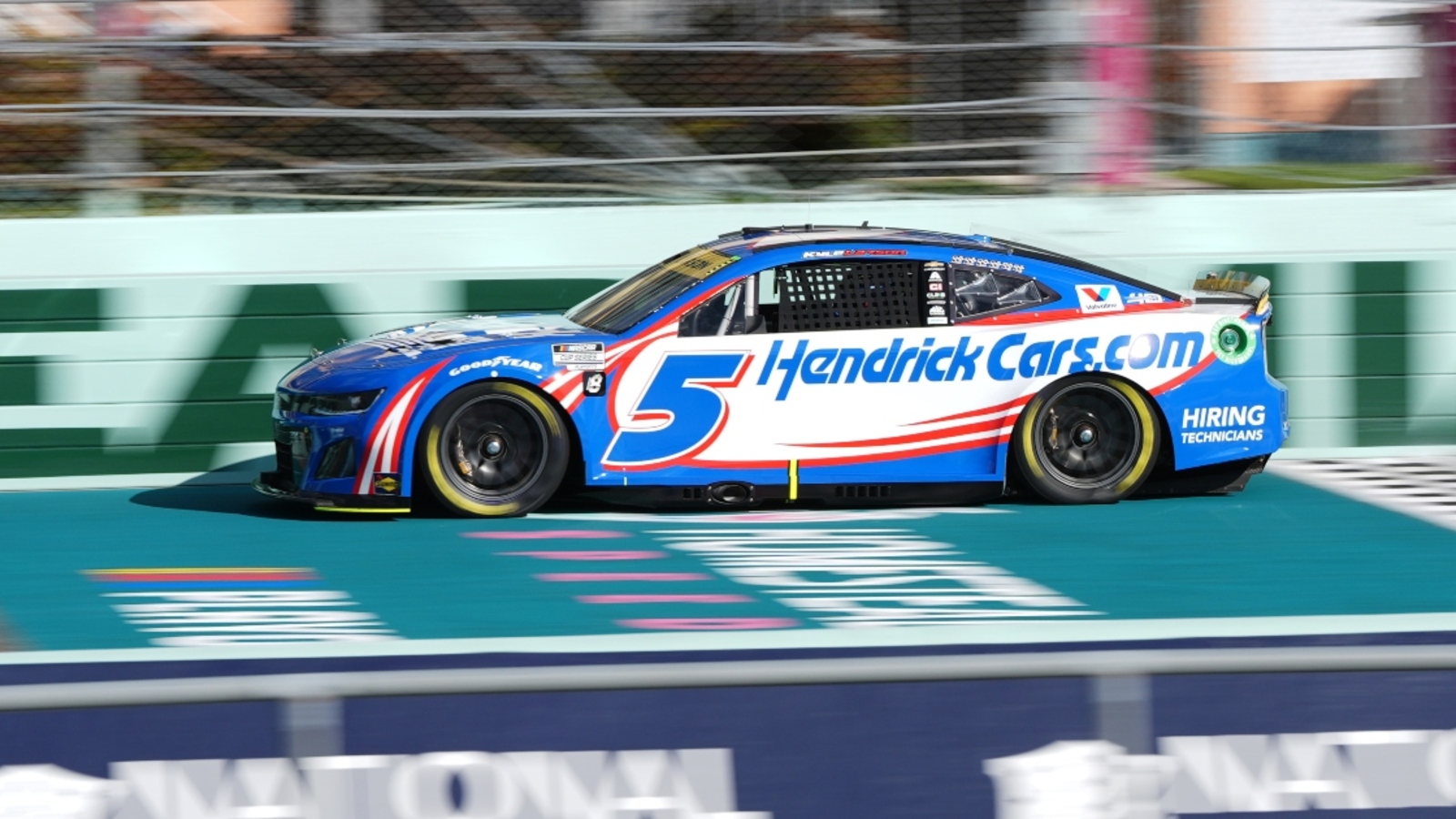 Kyle Larson rips Next Gen car after blown tire, struggles at Homestead ...