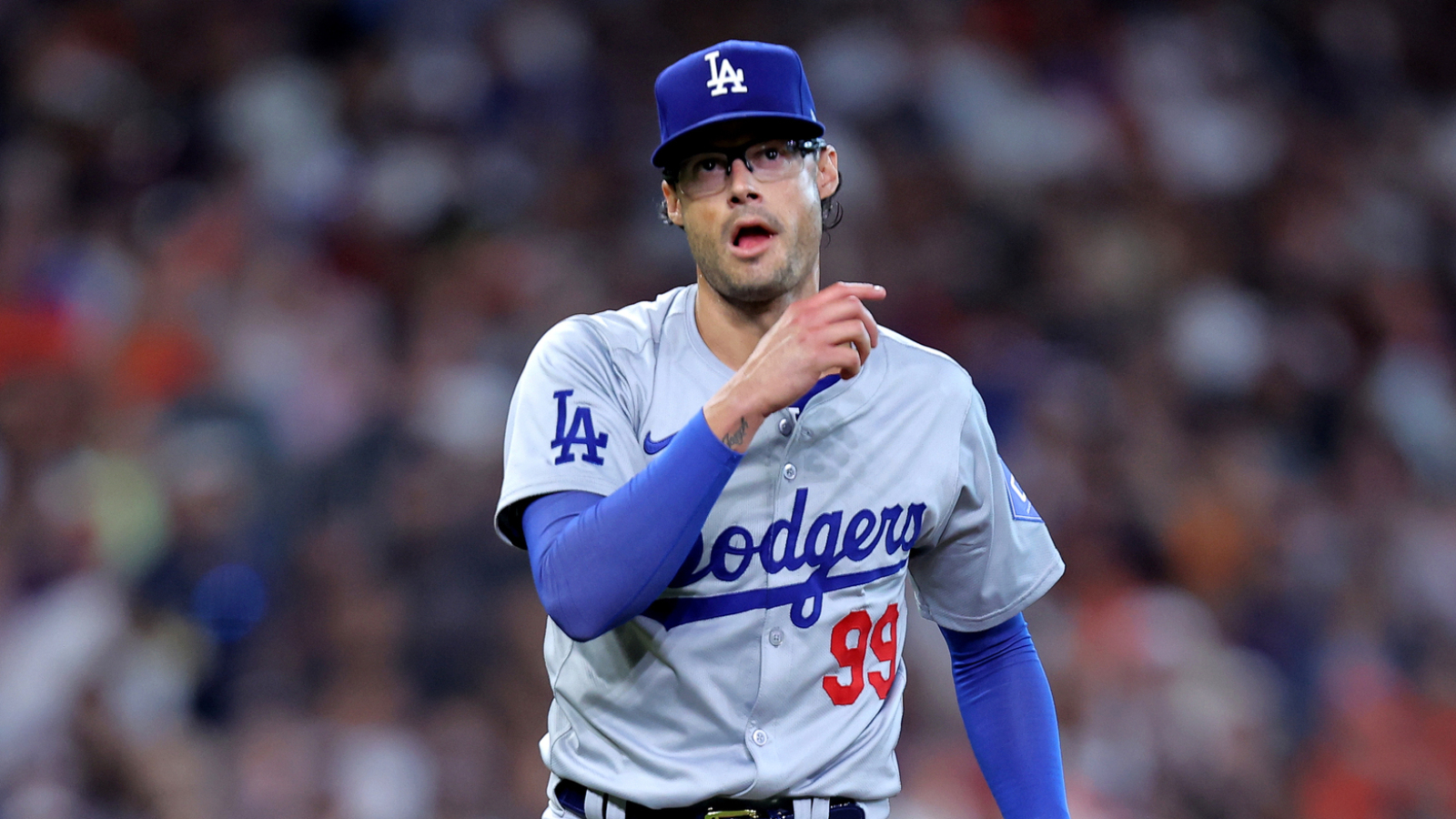 Dodgers’ Joe Kelly taunts Astros fans in response to being booed ...