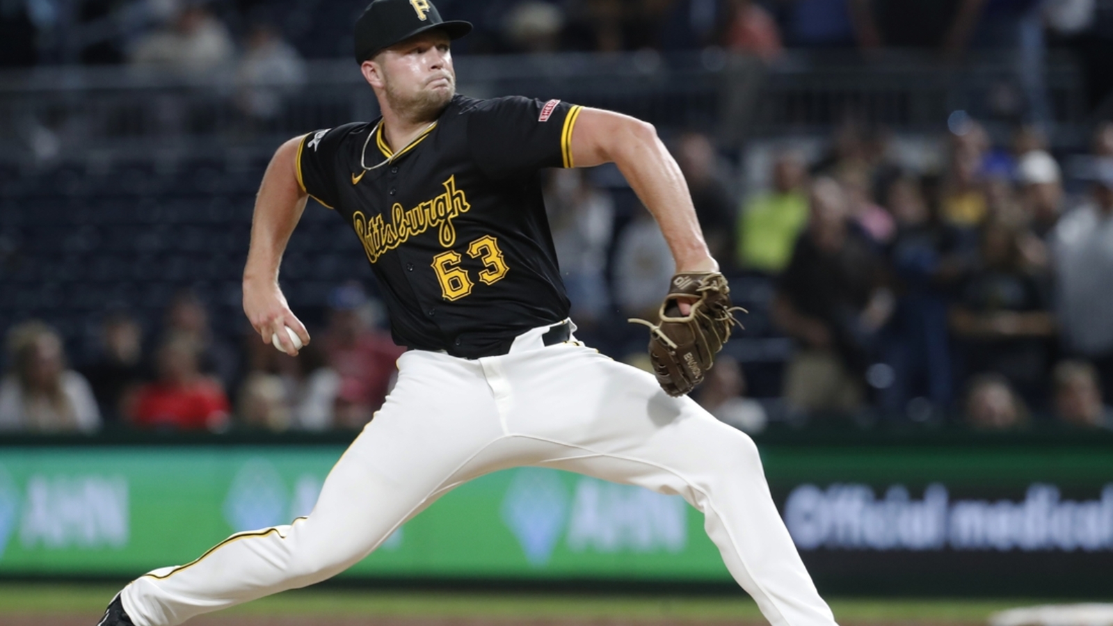 Pirates RHP Hunter Stratton carted off with apparent knee injury ...