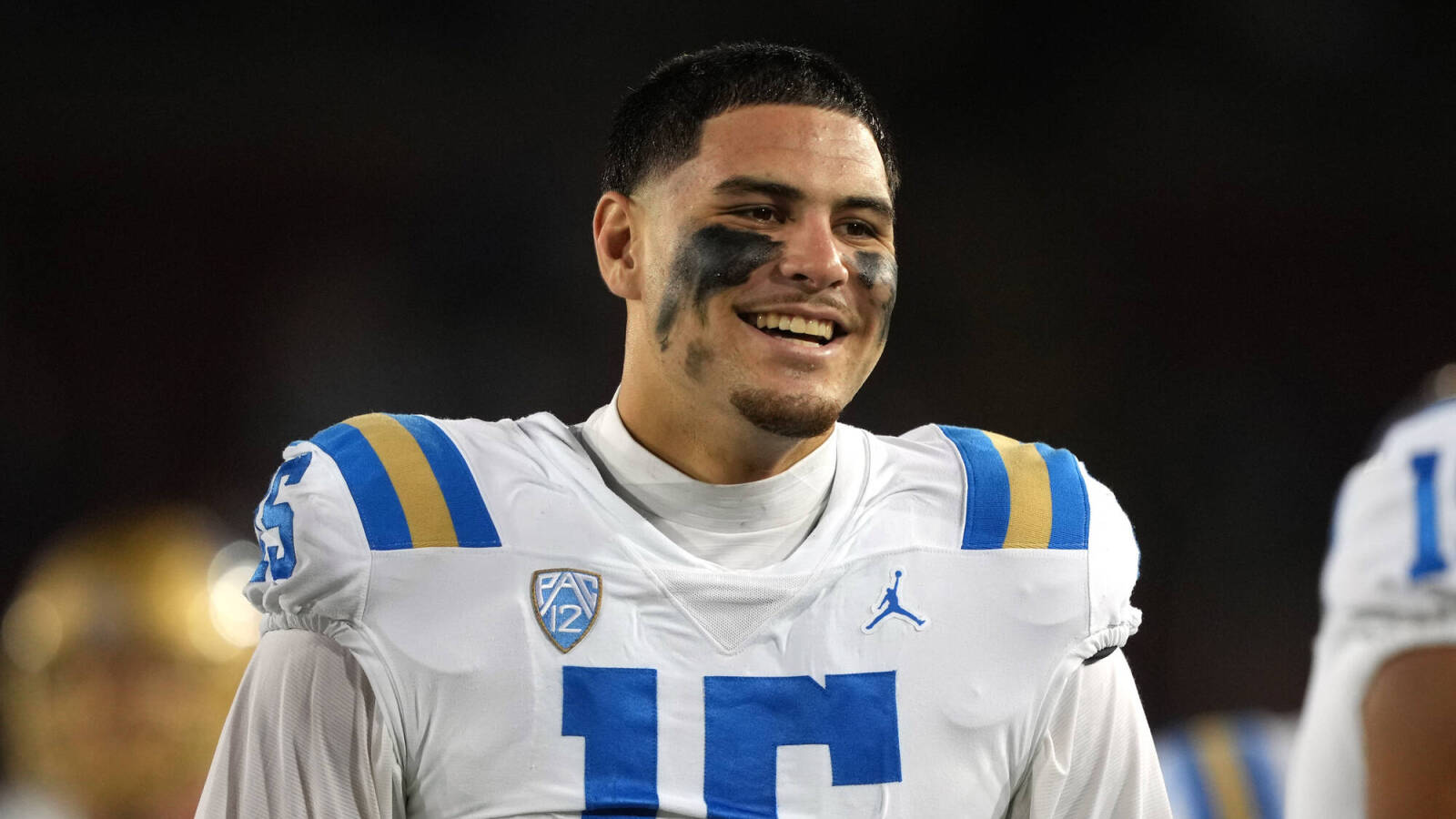 Colts take chance on pass-rusher who once retired due to health concern ...