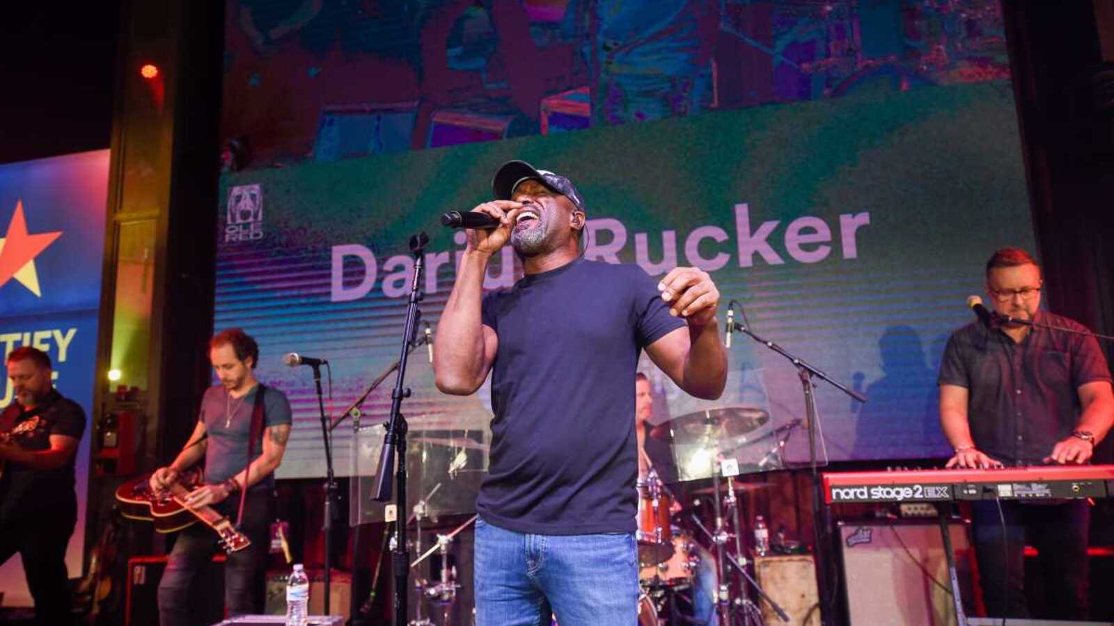 Darius Rucker Candidly Discusses Fan Hook Ups: Claims Denials are Lies ...