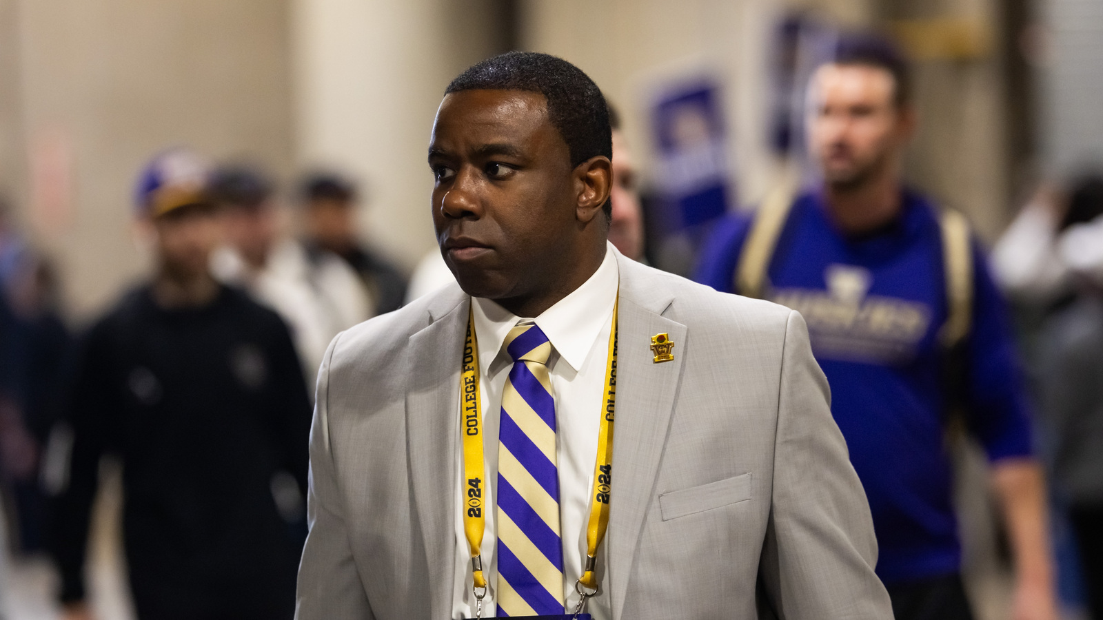 Alabama WR coach explains why he watched Tennessee’s fans rush field ...