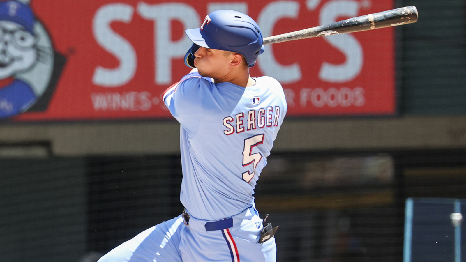 2025 Injury Report: Ben Lively, Corey Seager Land on IL | Yardbarker