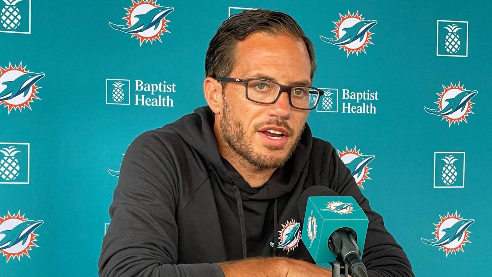 Mike McDaniel jokes about facing Belichick in Week 1 | Yardbarker