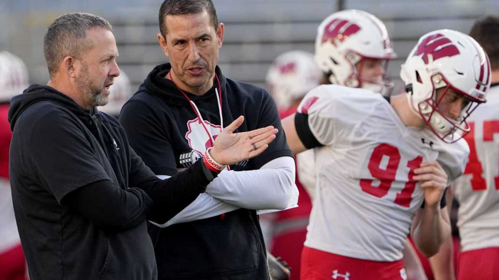 Wisconsin Football OLB Samuel Lateju Signs National Letter of Intent ...