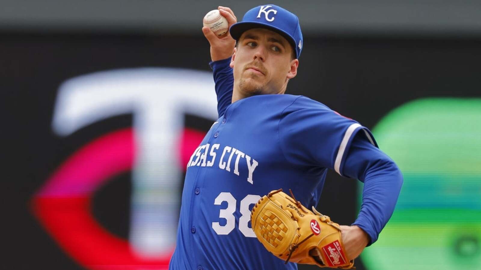 Royals' fans get first in-person look at P Ryan Bergert as he faces ...