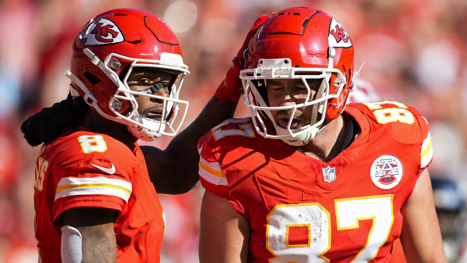 Travis Kelce Sends Two-Word Message to DeAndre Hopkins Over Chiefs Post | Yardbarker