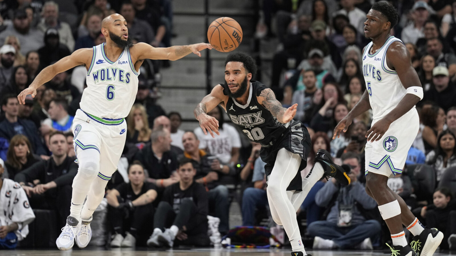 Timberwolves let late lead disappear in loss to Spurs | Yardbarker