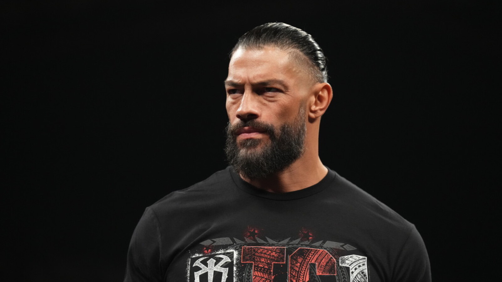 WWE Raw: Roman Reigns Leaves Fans Guessing After Mysterious Tease ...
