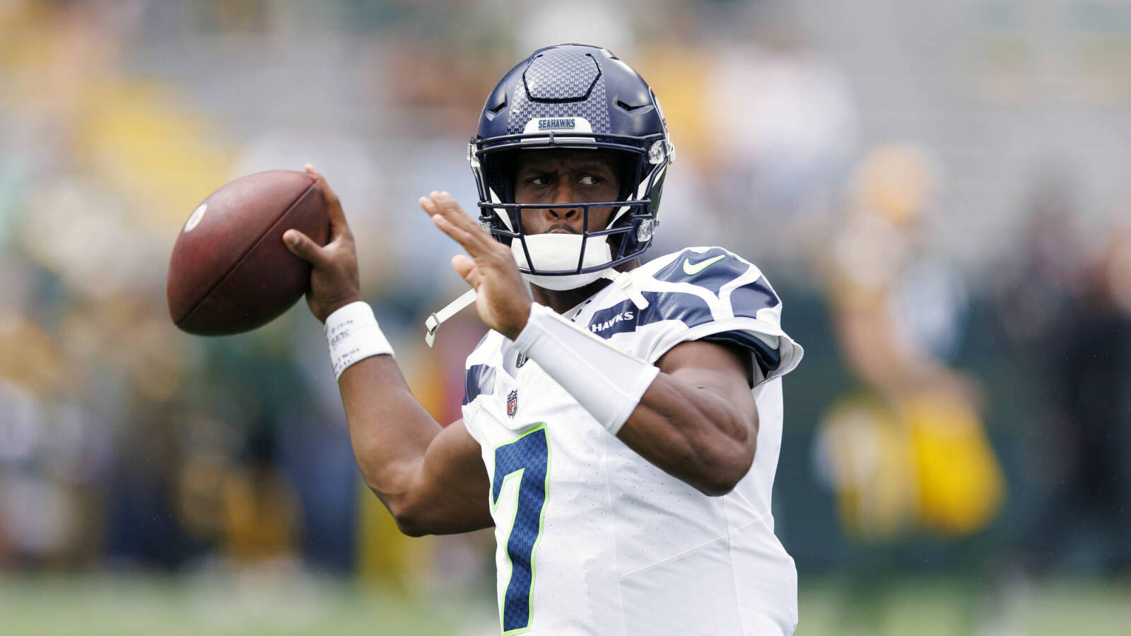 Official Alex Kemp had message for Geno Smith on intentional grounding ...