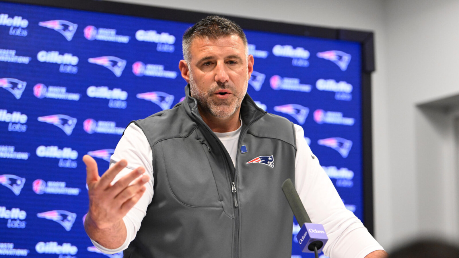 Commanders vs. Patriots: Coach Mike Vrabel Involved In Player Fight At ...