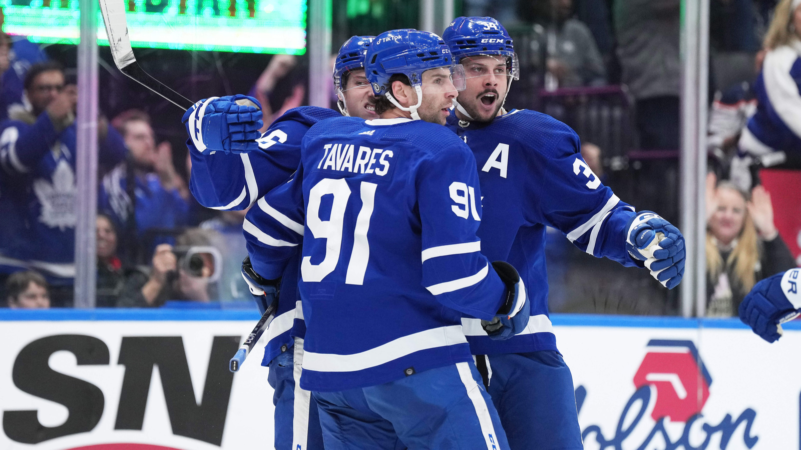 John Tavares' family makes heartfelt gesture to support Auston Matthews ...