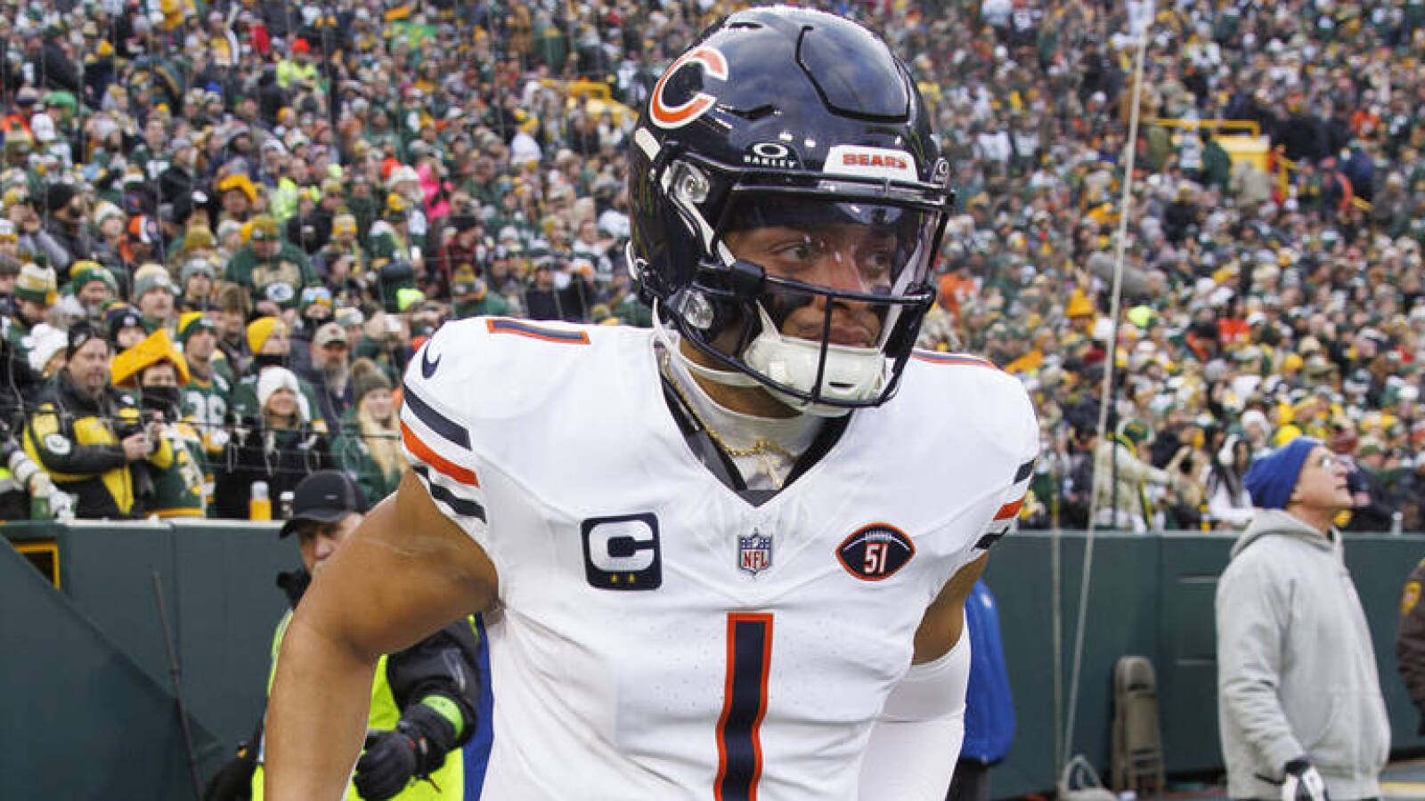 Why it might make sense for Bears to keep Justin Fields | Yardbarker