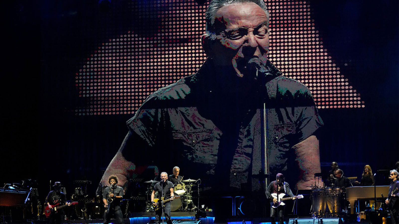 Bruce Springsteen hypes up 2026 tour 6 days before kickoff from ...