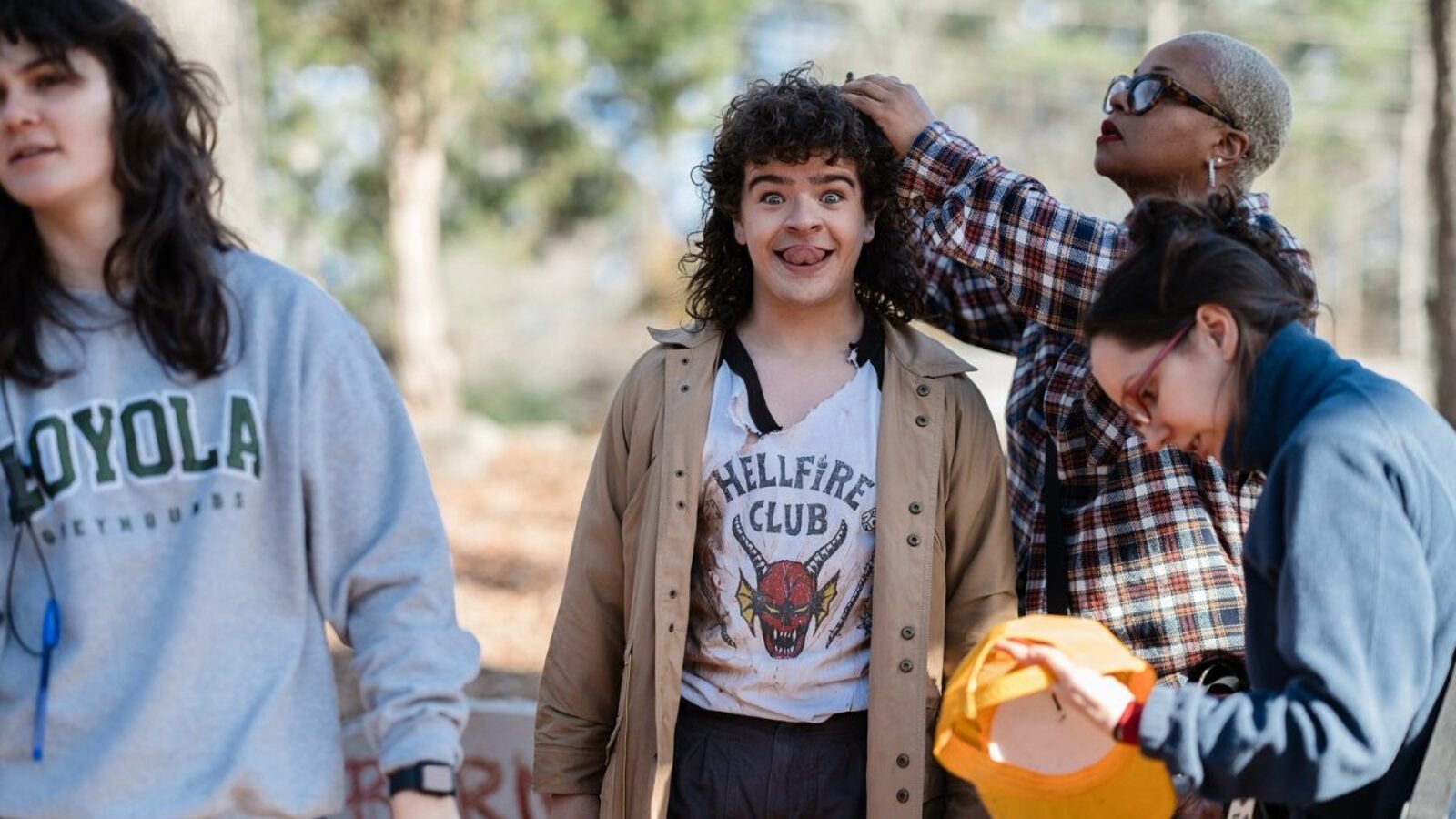 New STRANGER THINGS 5 Images Show Dustin Going Full Eddie Munson ...