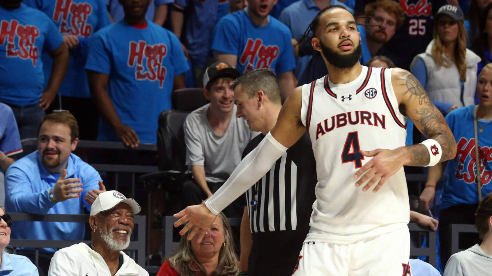 Auburn star explains bizarre in-game run-in with actor Morgan Freeman ...