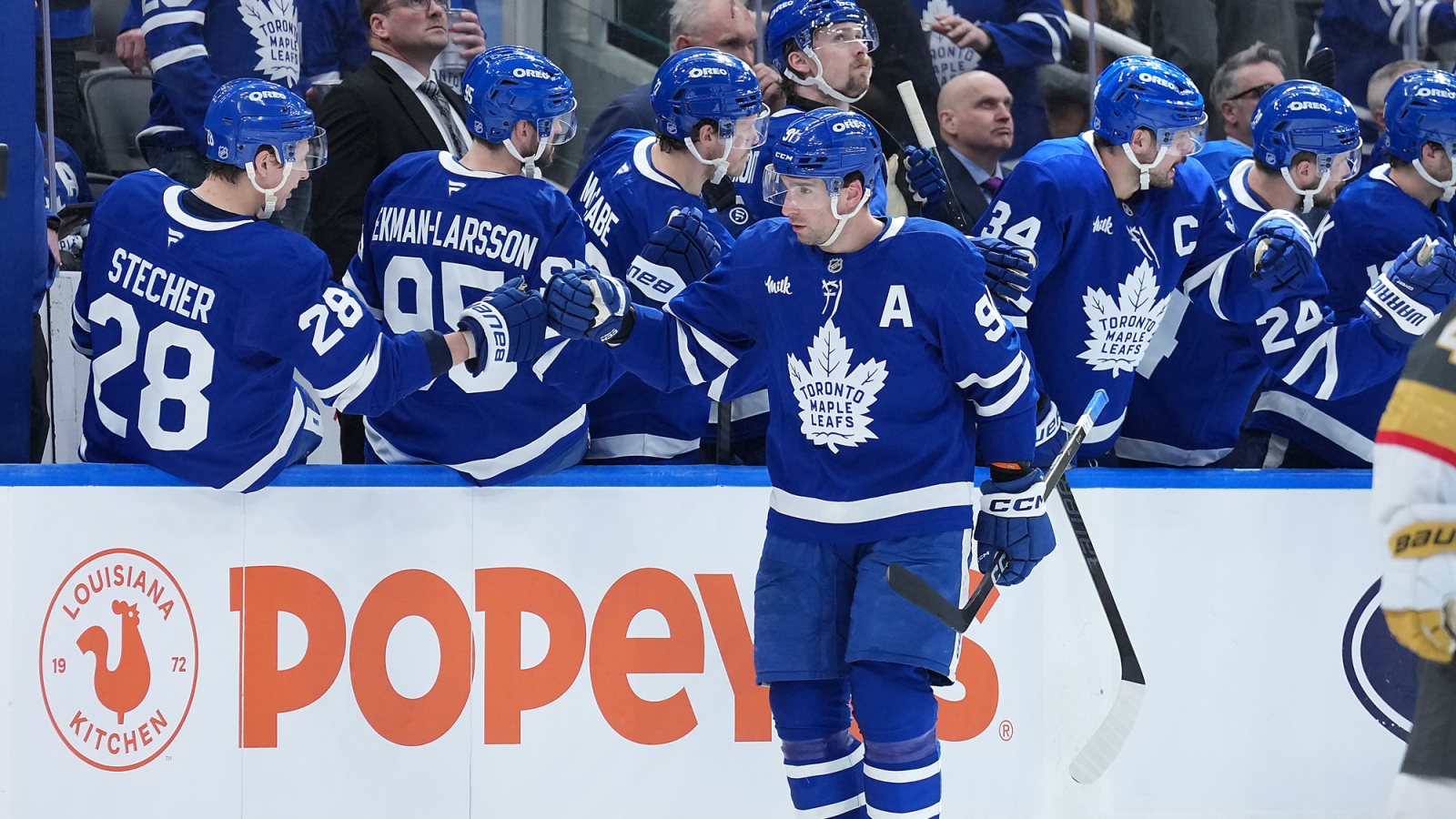 Tavares Gave Up the ‘C,’ Now the Maple Leafs Are Falling Apart | Yardbarker