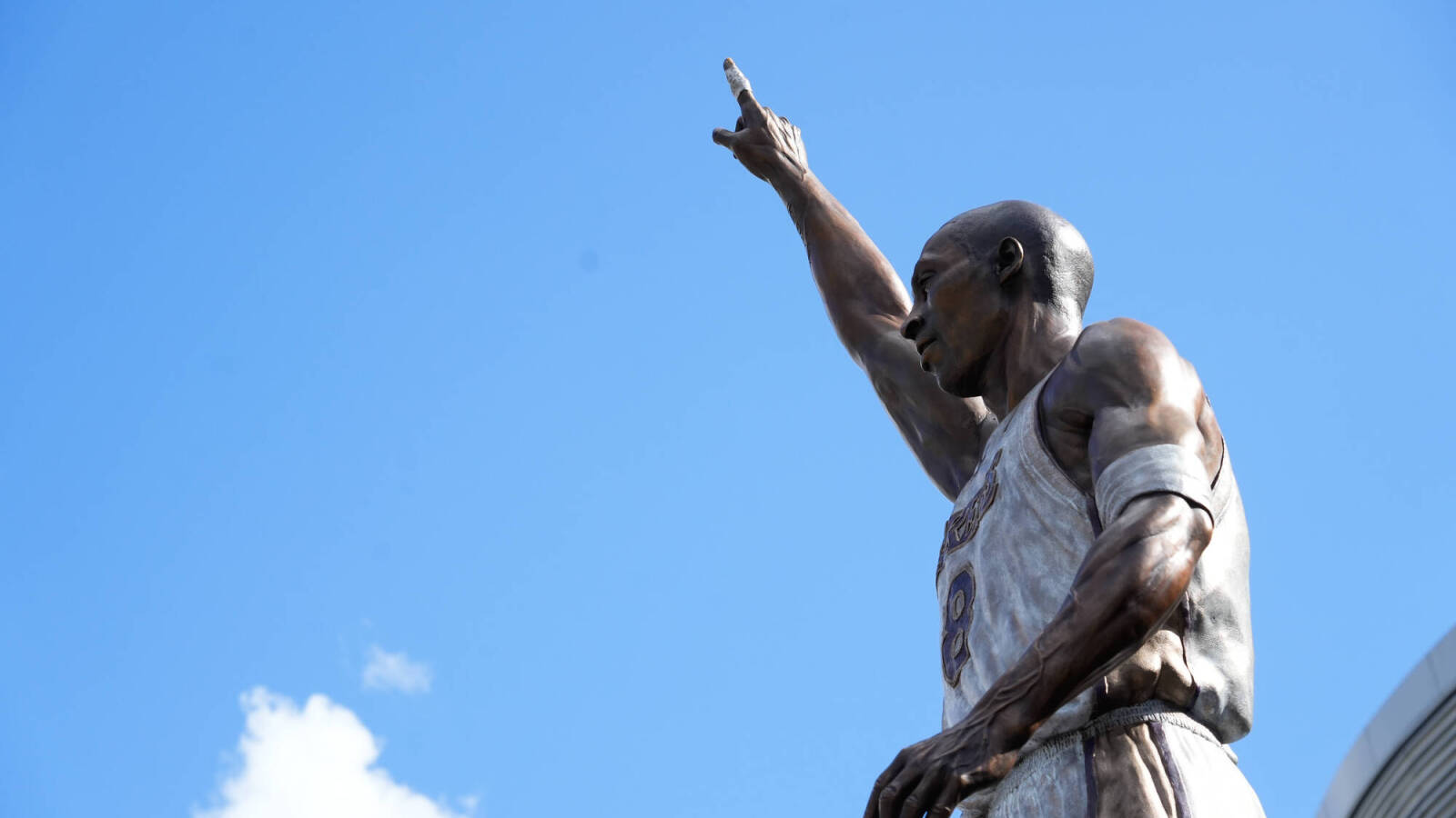 Lakers issue statement on spelling errors on Kobe Bryant statue ...