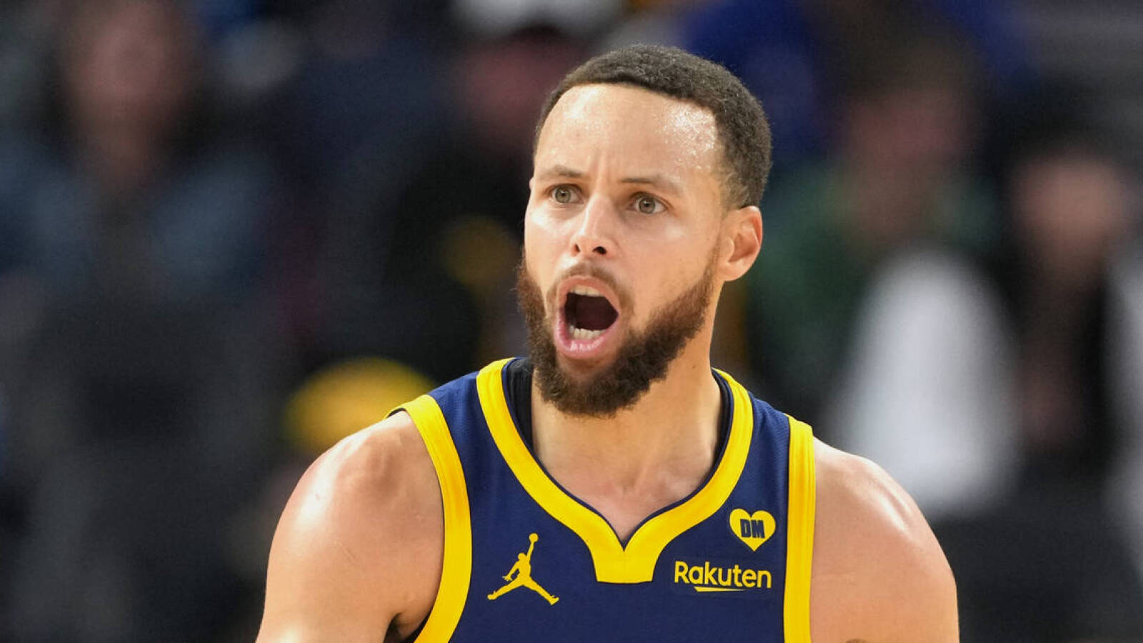 Curry seen ripping his jersey in anger after losing to Lakers | Yardbarker