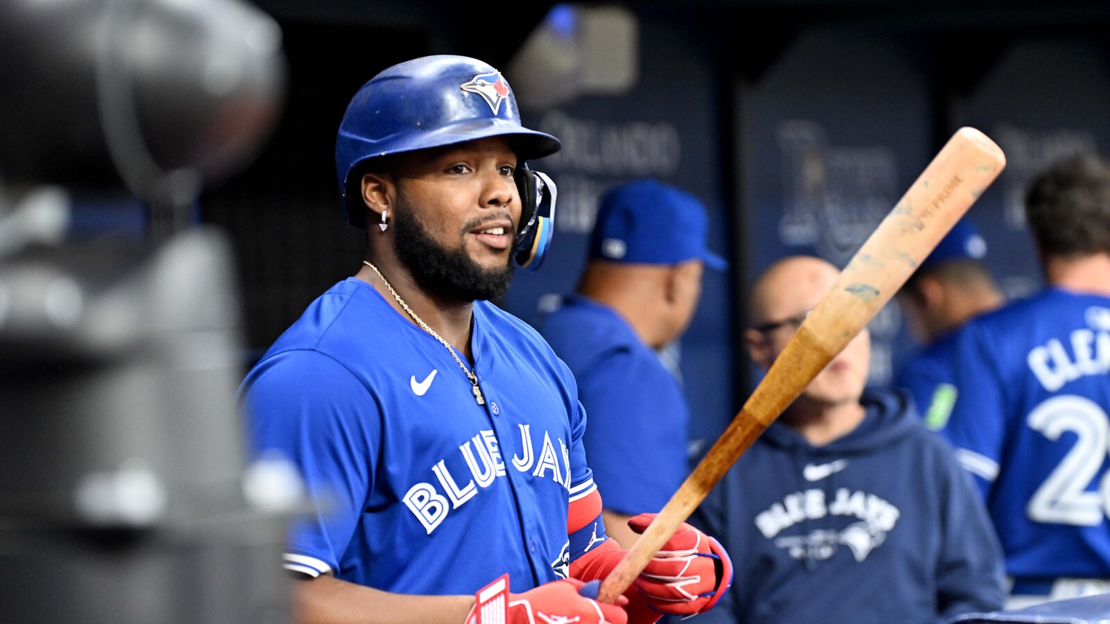 MLB insider Ken Rosenthal announces major update regarding Vladimir Guerrero Jr's contract ...