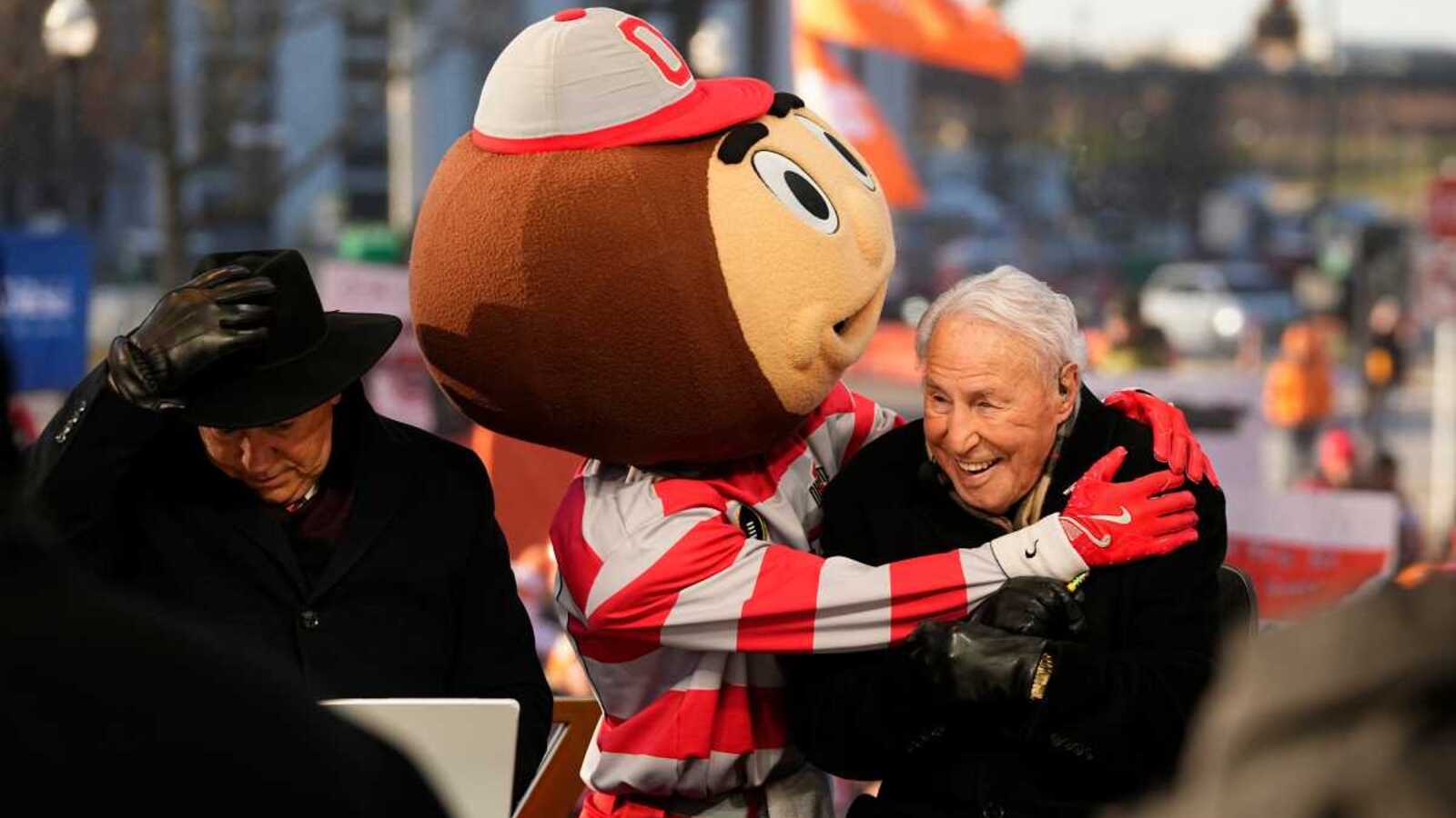 Dick Vitale Pays Heartfelt Tribute to Lee Corso Before Final 'GameDay ...