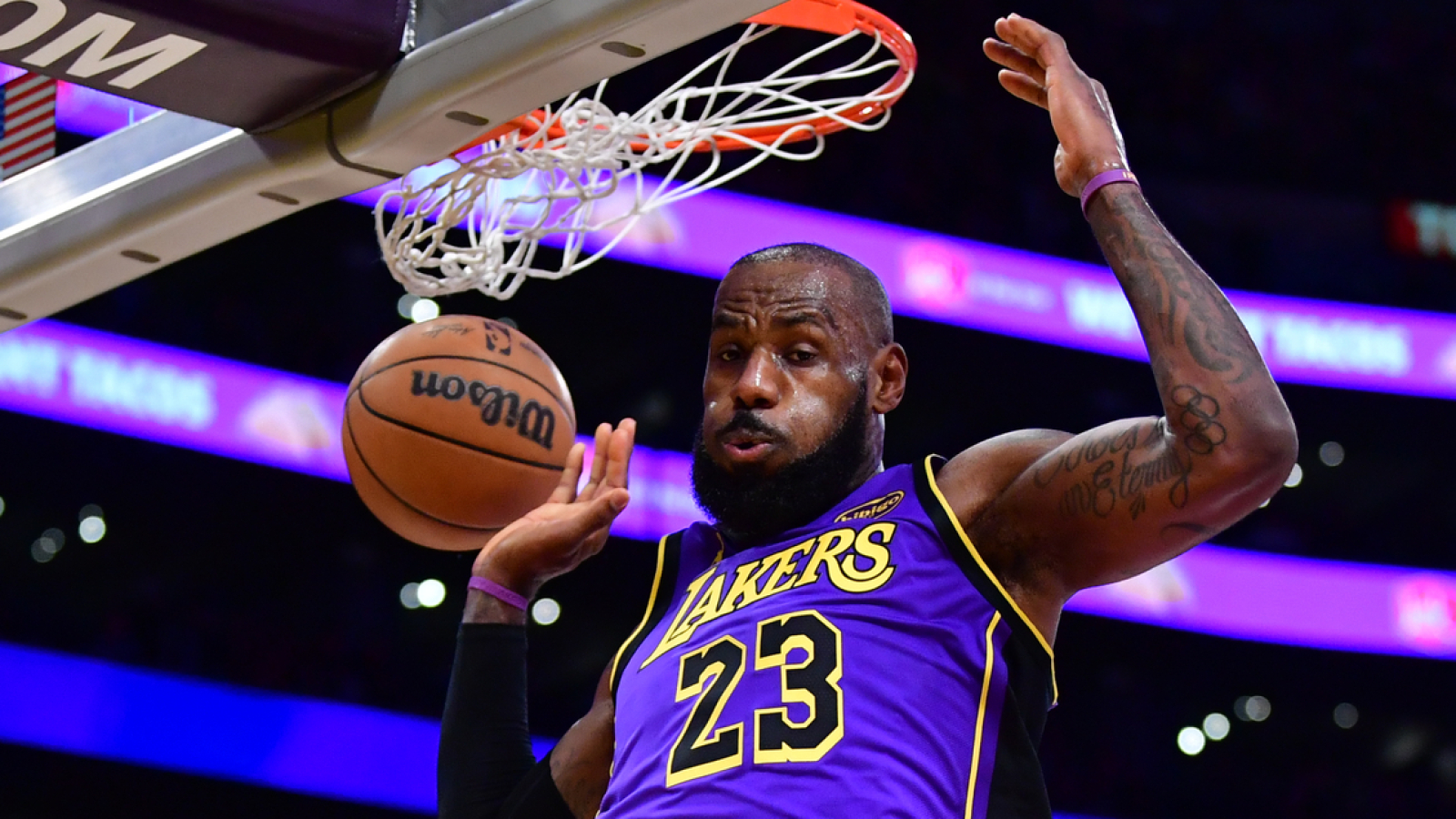 Watch: LeBron James puts up a double-double ... in the first half ...