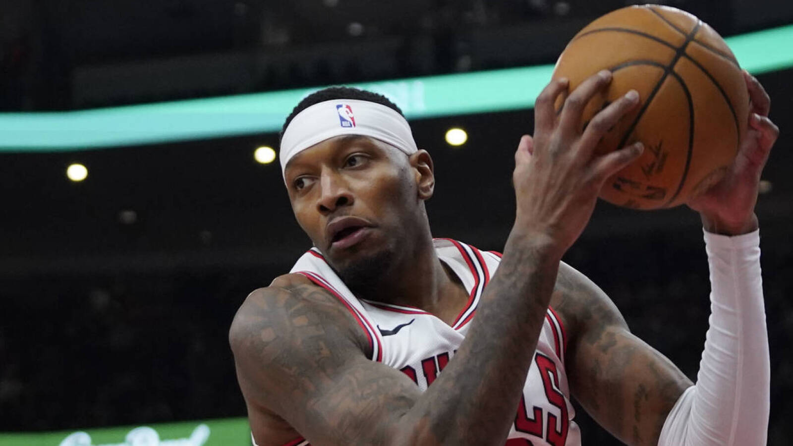 Bulls' Torrey Craig out multiple weeks with right knee sprain | Yardbarker