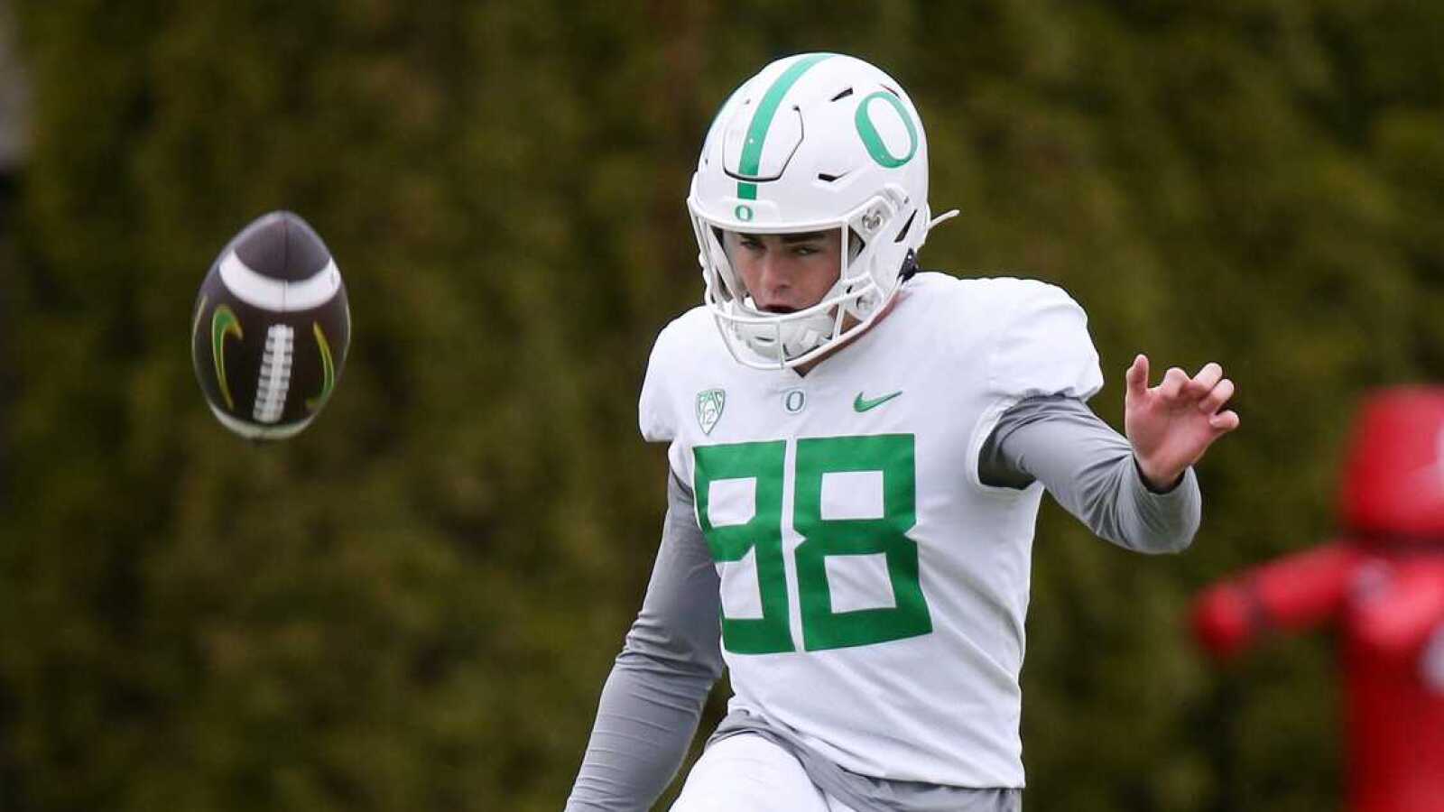 Watch: Did Oregon mean to pull off this onside kick? | Yardbarker