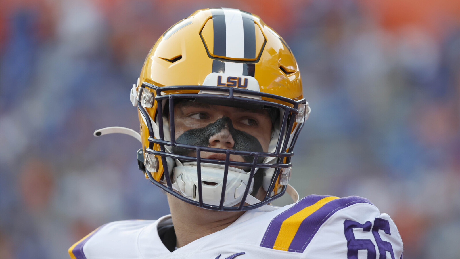 Watch: LSU OT uses NIL deal to give $10K gift to teammates | Yardbarker